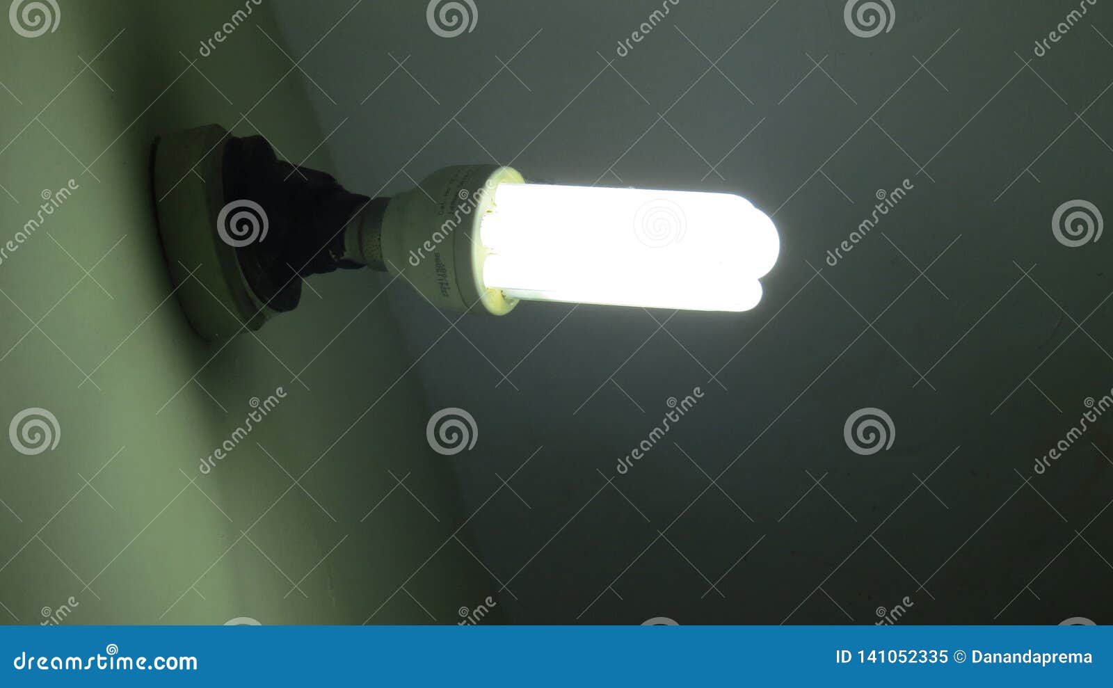 Glowing white light bulb stock image. Image of lamp - 141052335