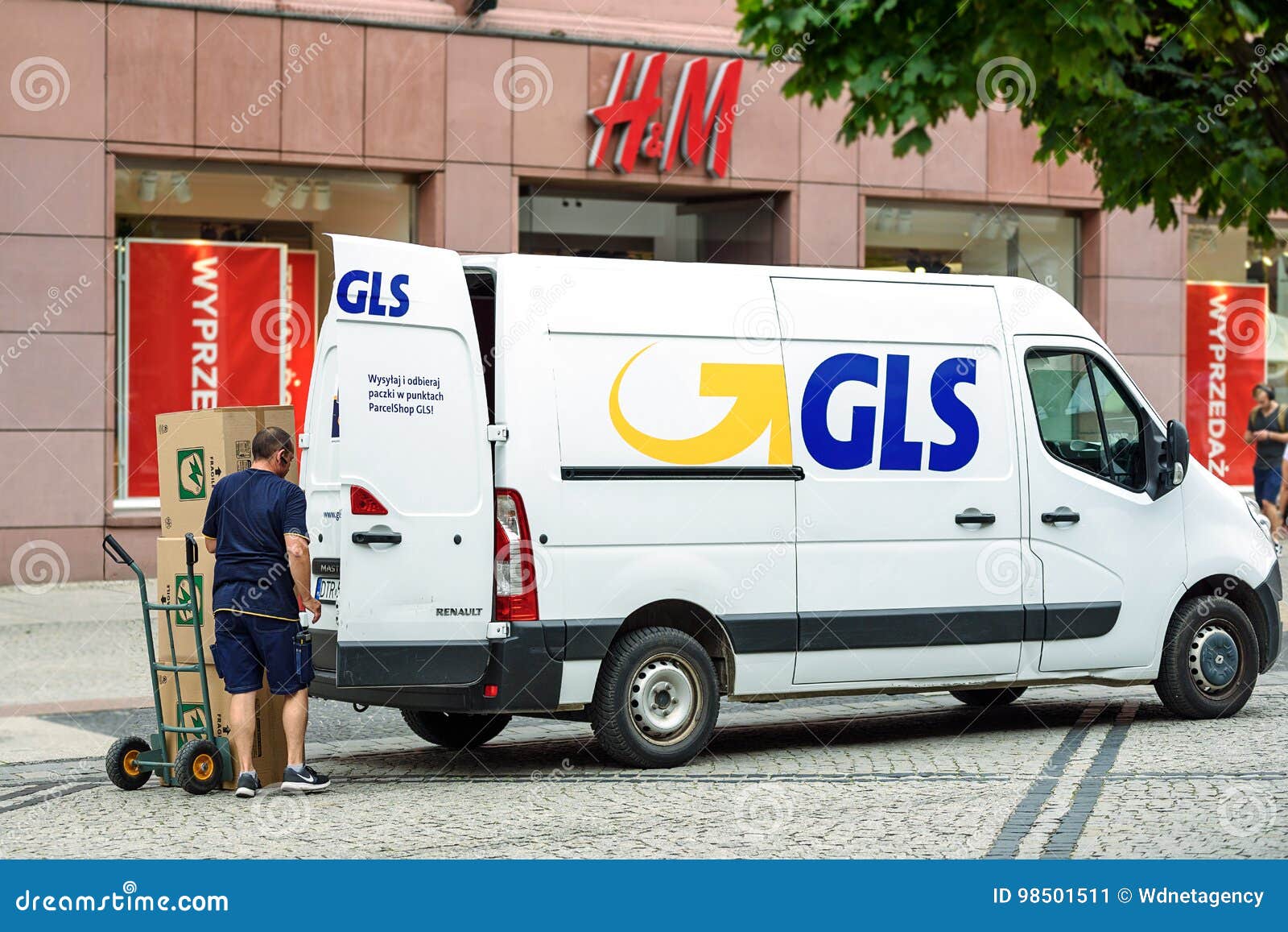 GLS consegna la spedizione fotografia editoriale. Immagine di ...