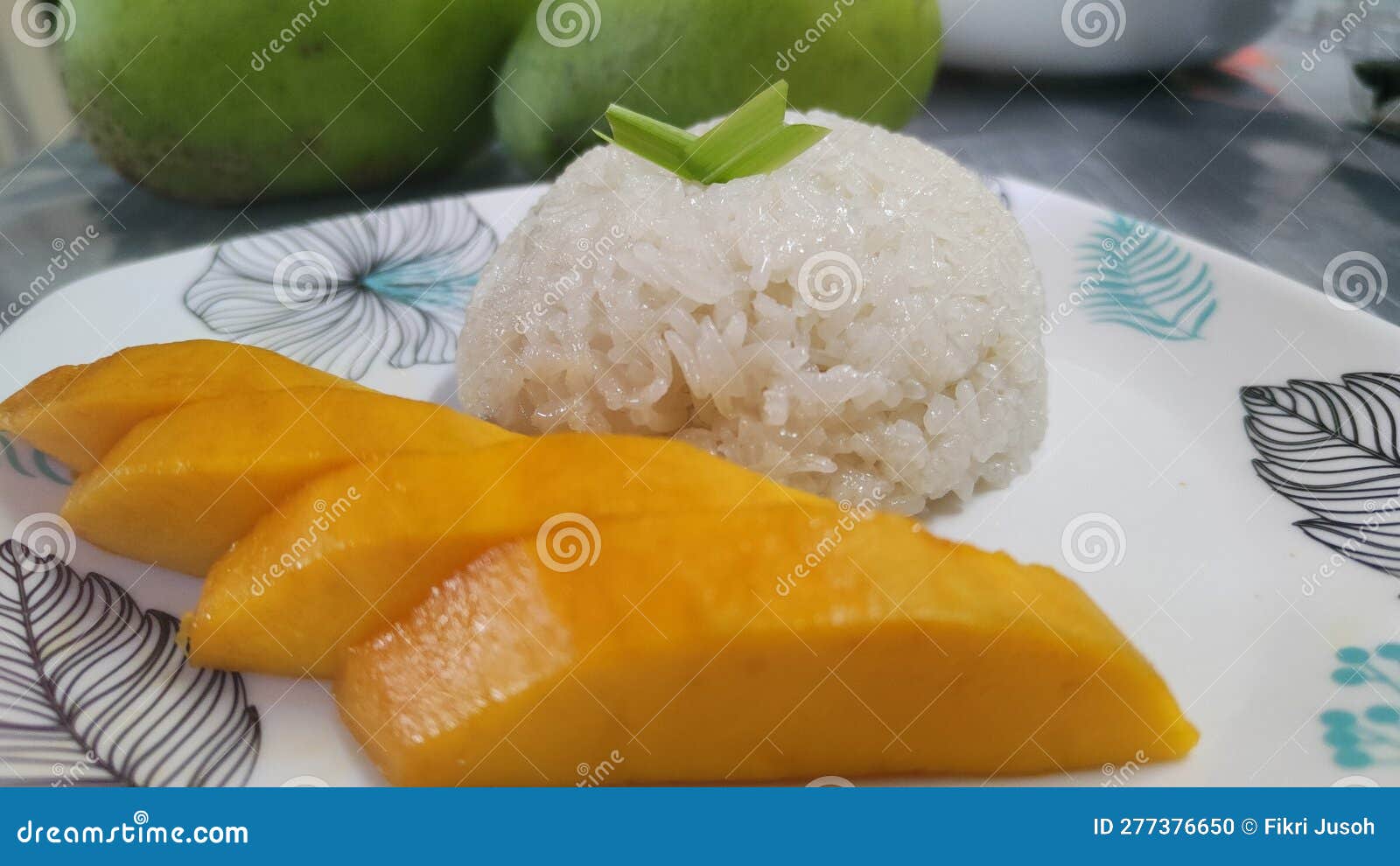 Glutinous Paste Filled with Sweet-smelling Mango from Perlis, Malaysia ...