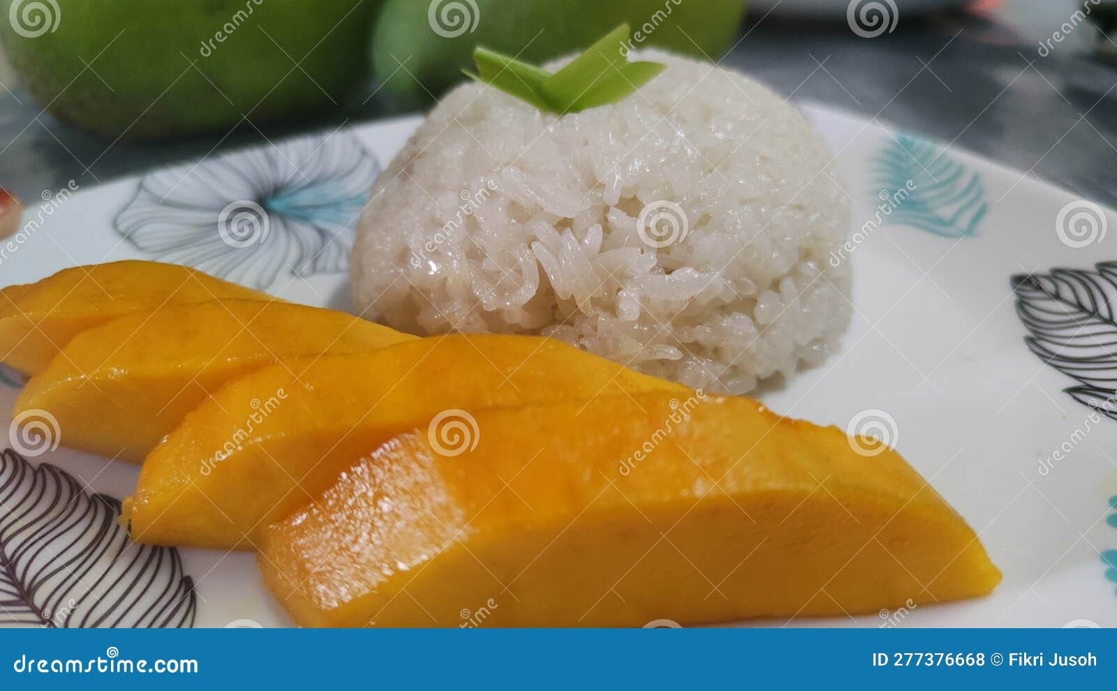 Glutinous Paste Filled with Sweet-smelling Mango from Perlis, Malaysia ...