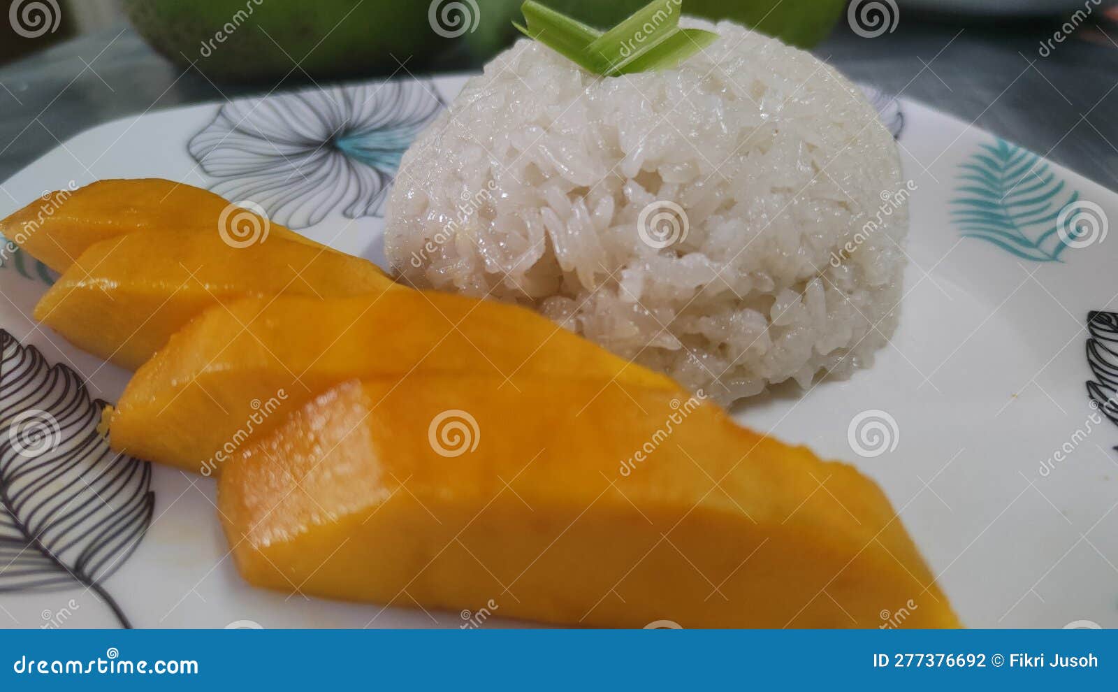 Glutinous Paste Filled with Sweet-smelling Mango from Perlis, Malaysia ...