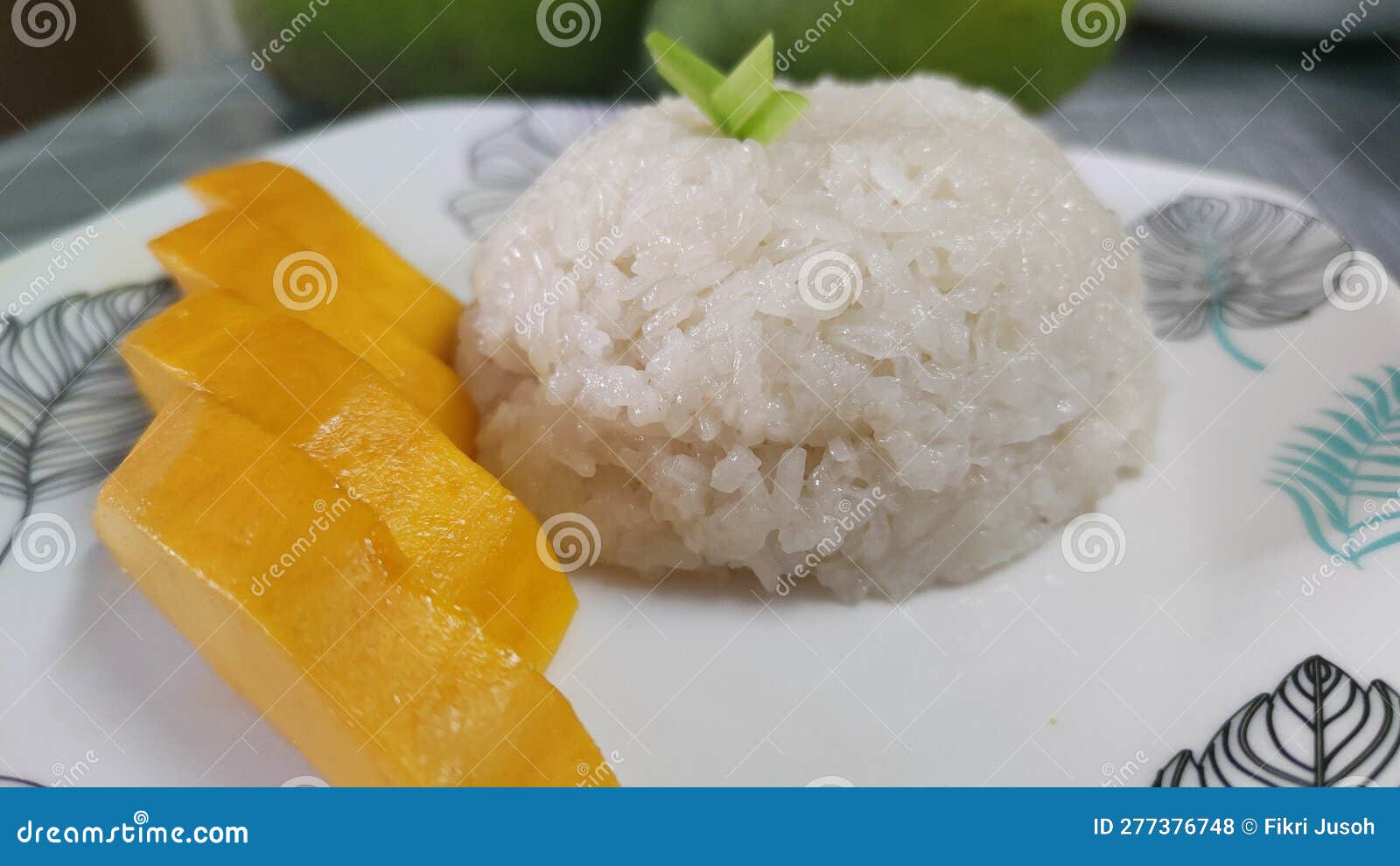 Glutinous Paste Filled with Sweet-smelling Mango from Perlis, Malaysia ...