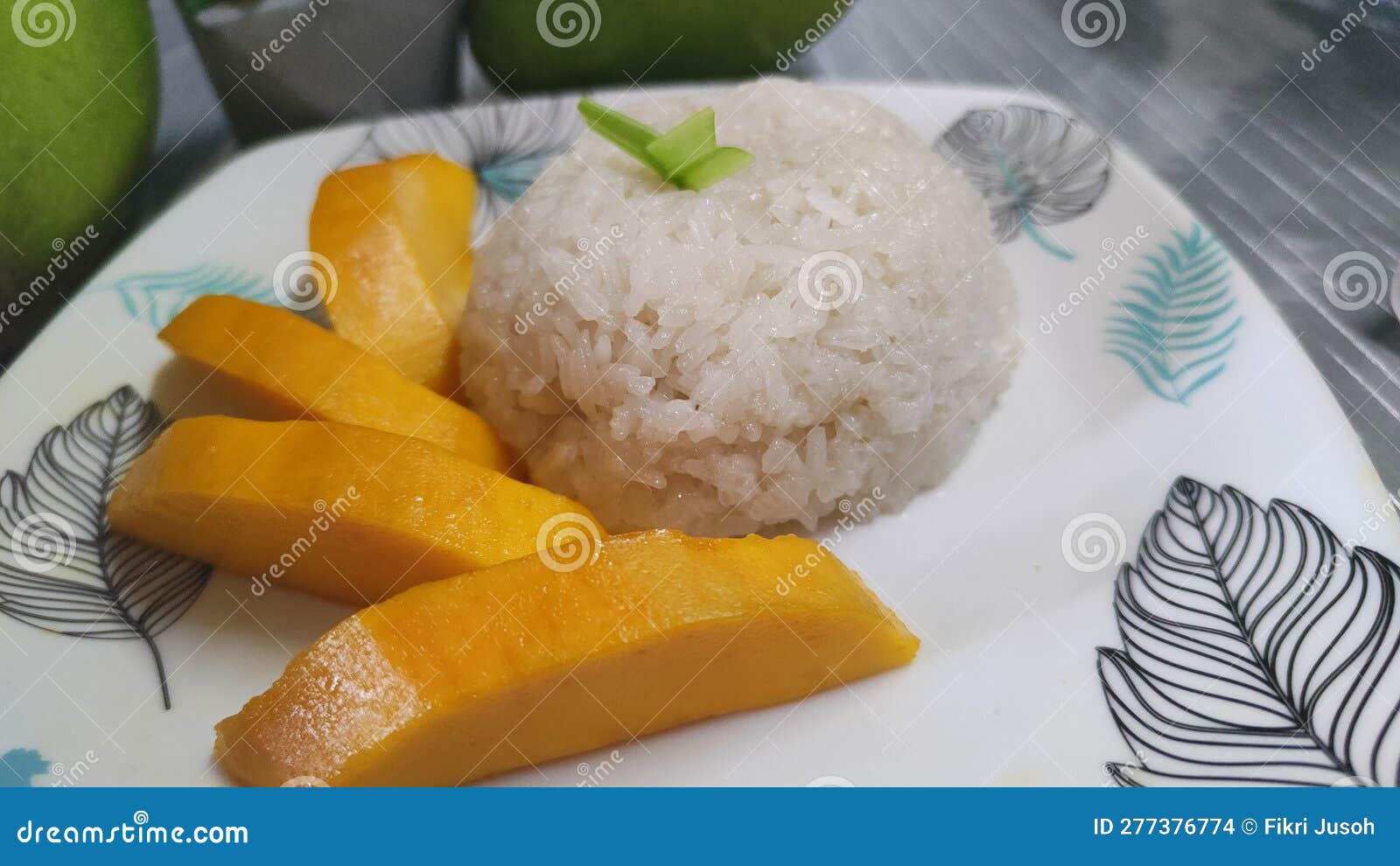 Glutinous Paste Filled with Sweet-smelling Mango from Perlis, Malaysia ...