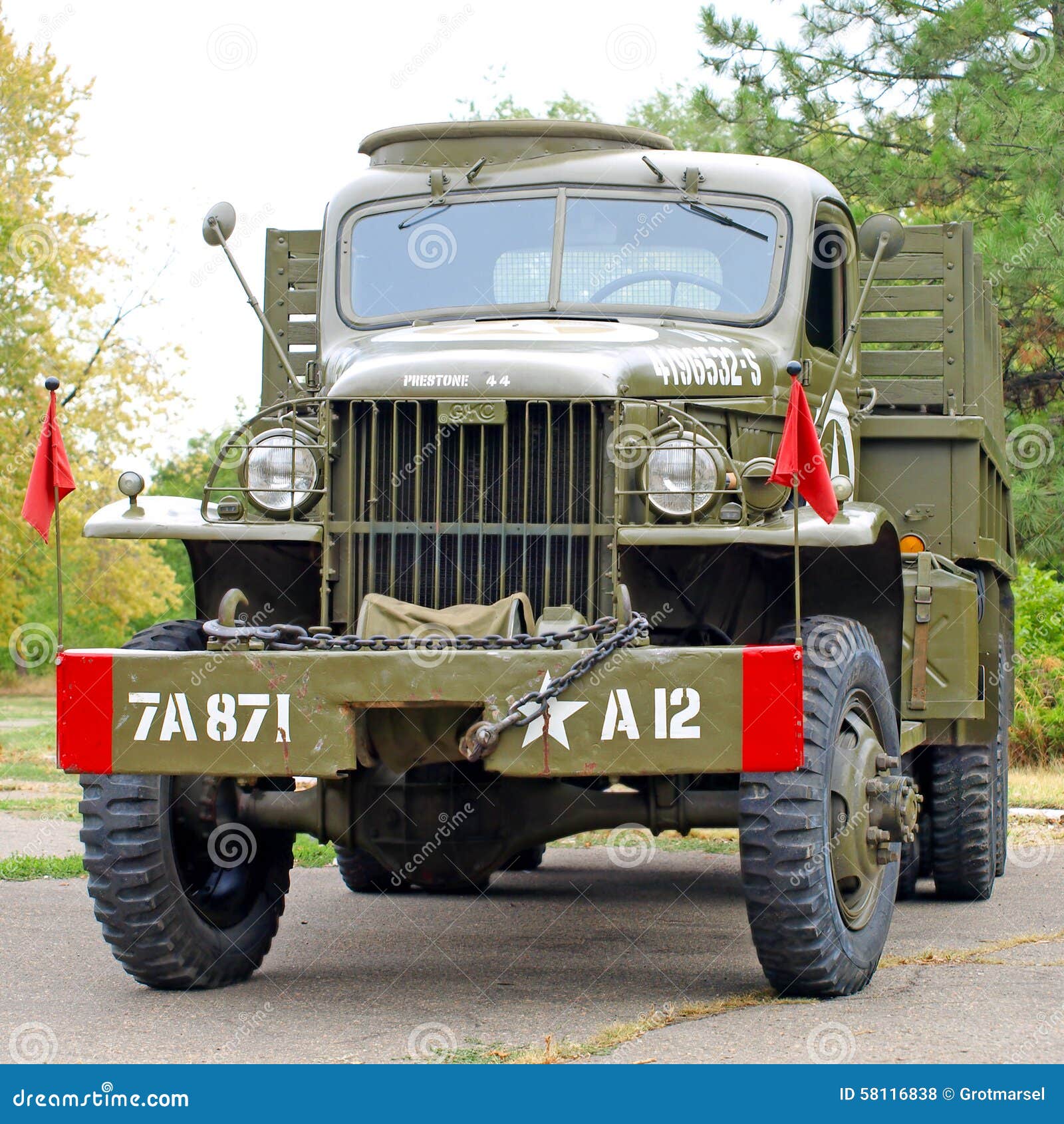 GMC CCKW 353 Flatbed Leger Van De Vrachtwagenv.s. Redactionele Stock ...