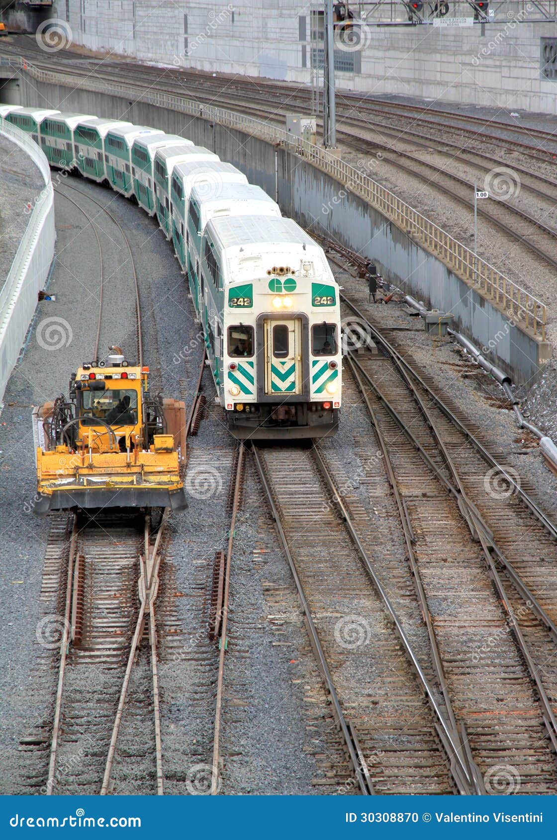 Toronto Go Transit Train editorial image. Image of construction - 30308870
