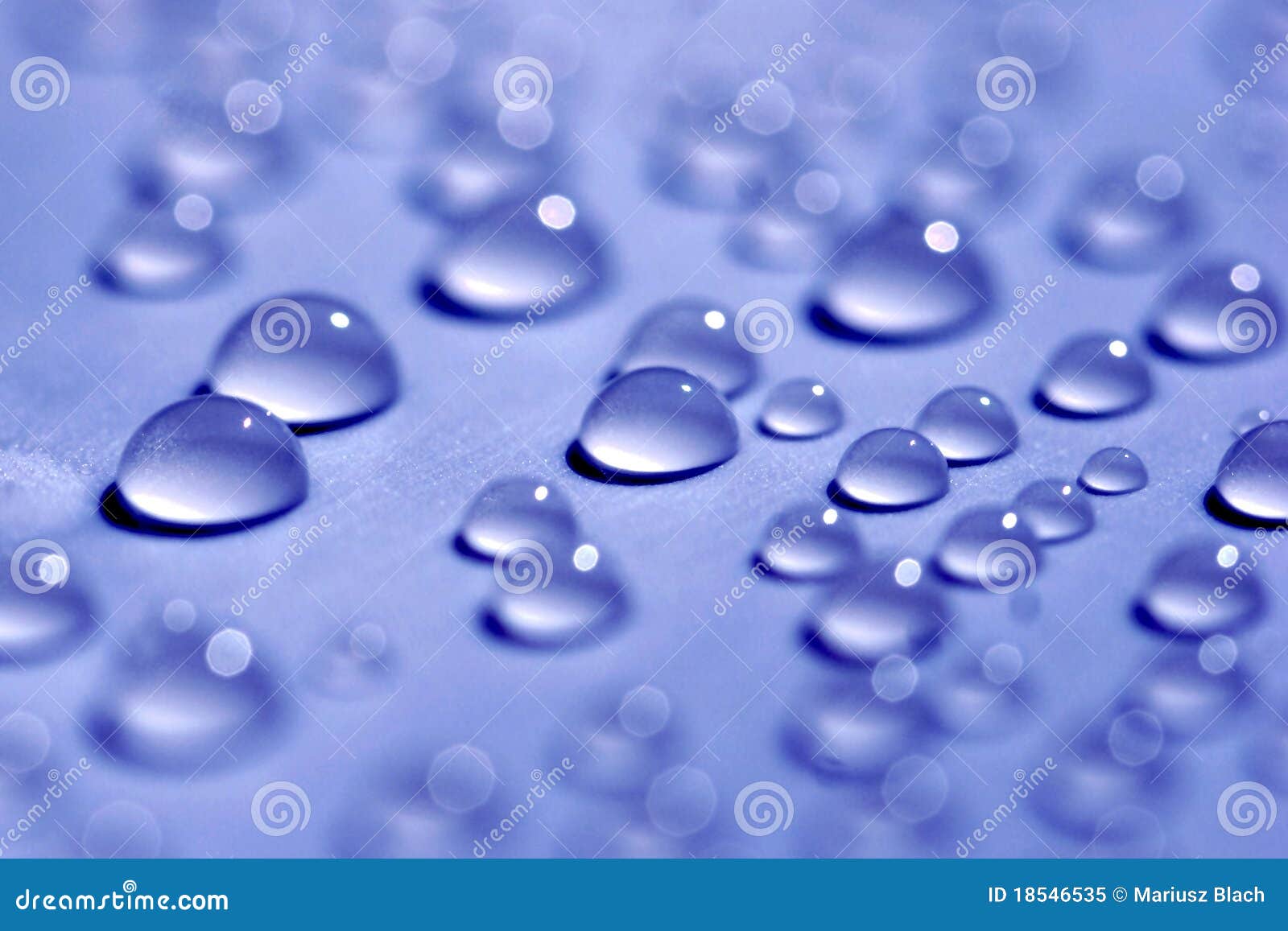 Gocce dell'acqua immagine stock. Immagine di puro, goccia - 18546535