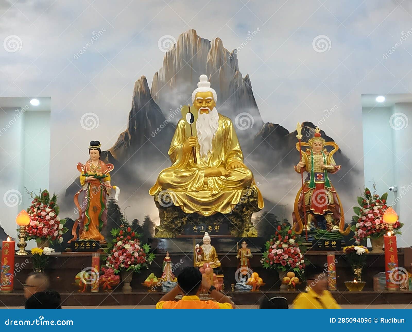 God of Thai sang Lou kiun stock photo. Image of sculpture - 285094096