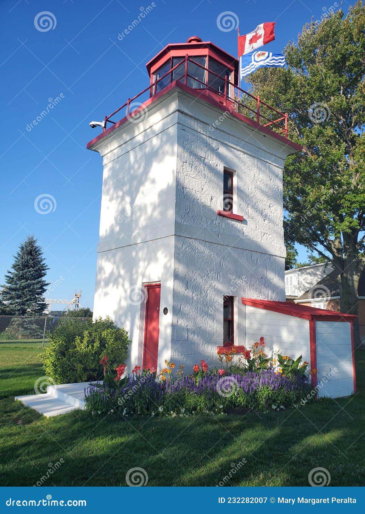 A Pretty Lighthouse editorial photography. Image of blue - 232282007