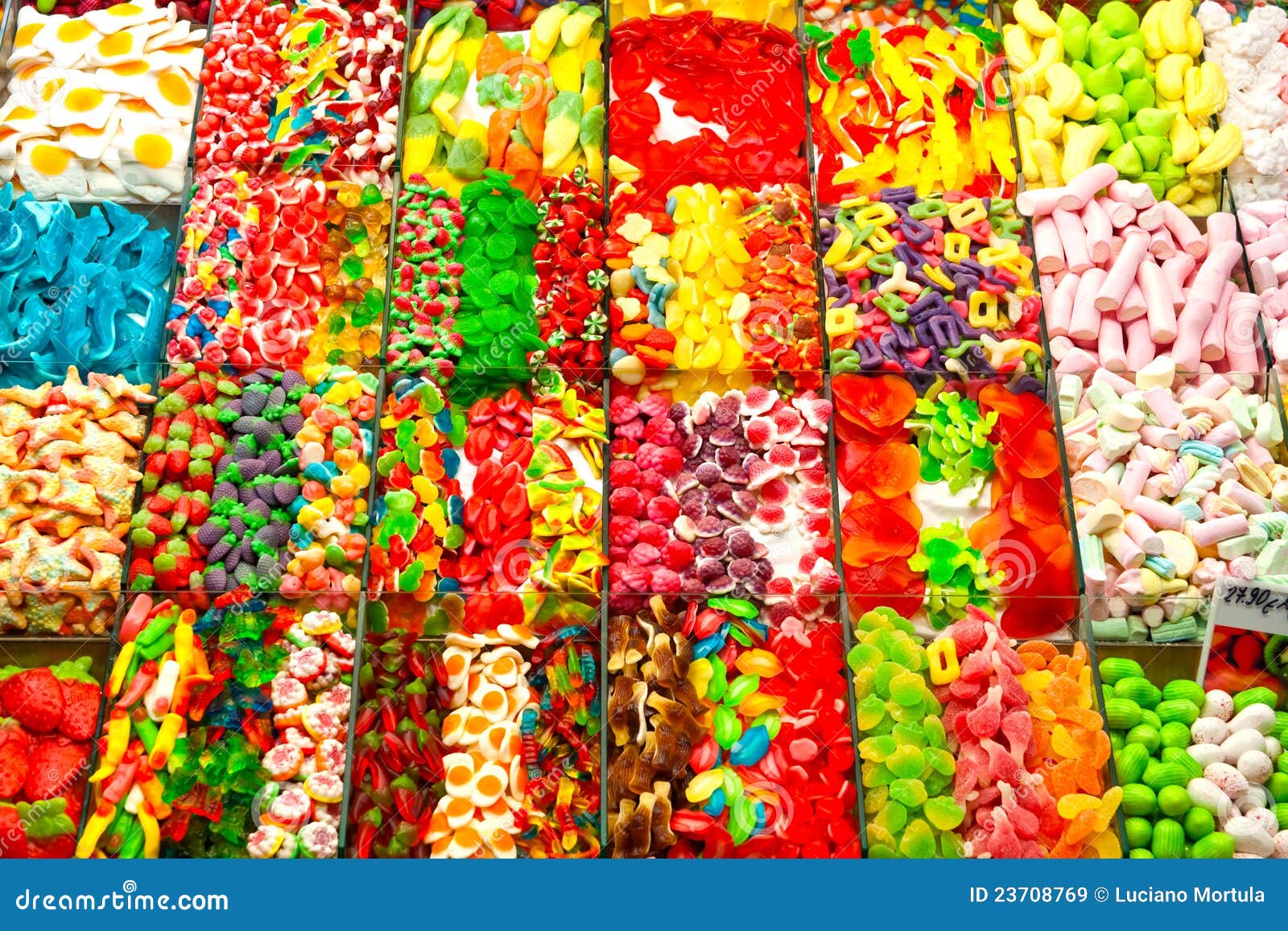 Godisar fotografering för bildbyråer. Bild av gräsplaner - 23708769