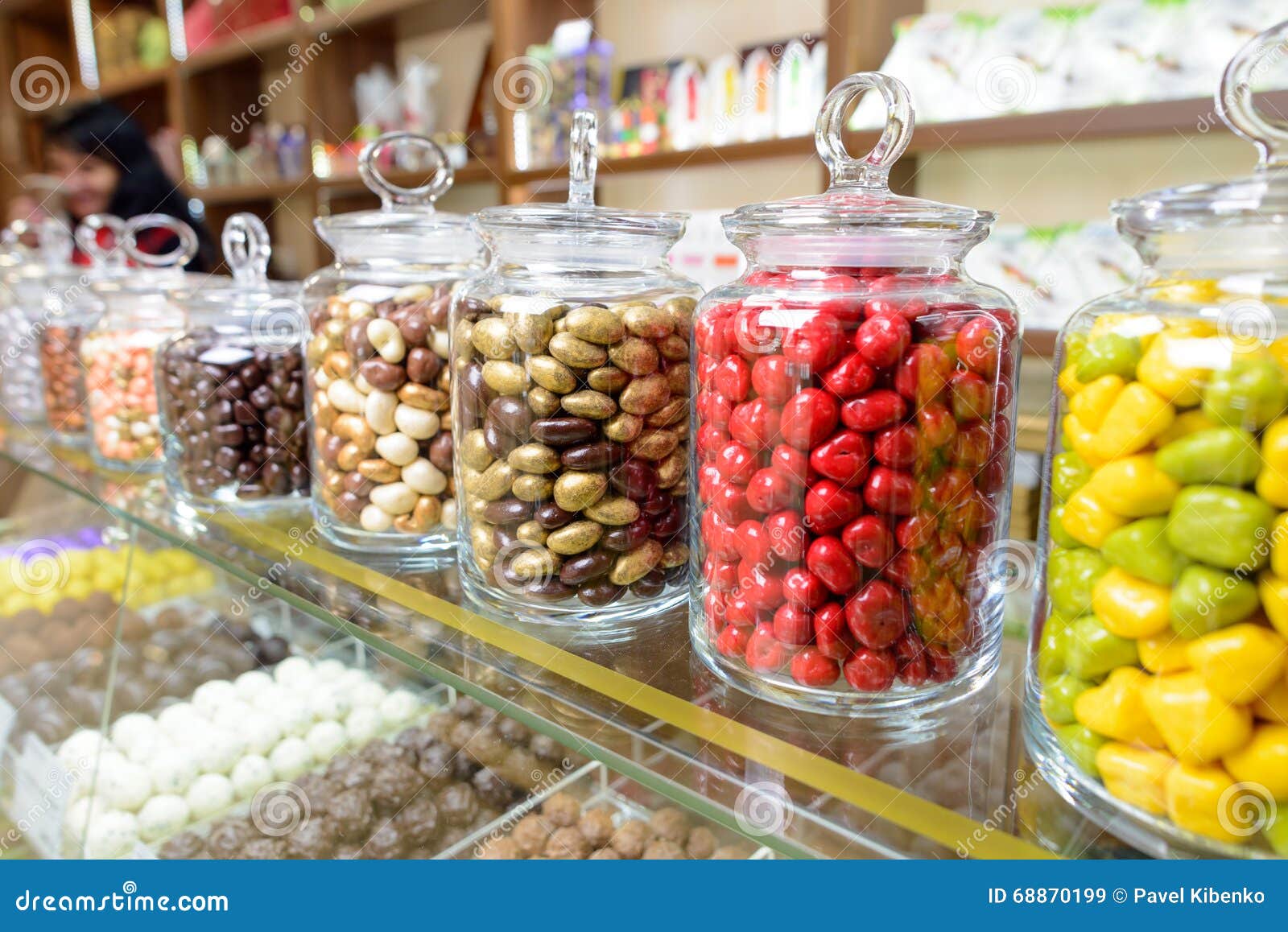 Godisar i krus fotografering för bildbyråer. Bild av sötsaker - 68870199