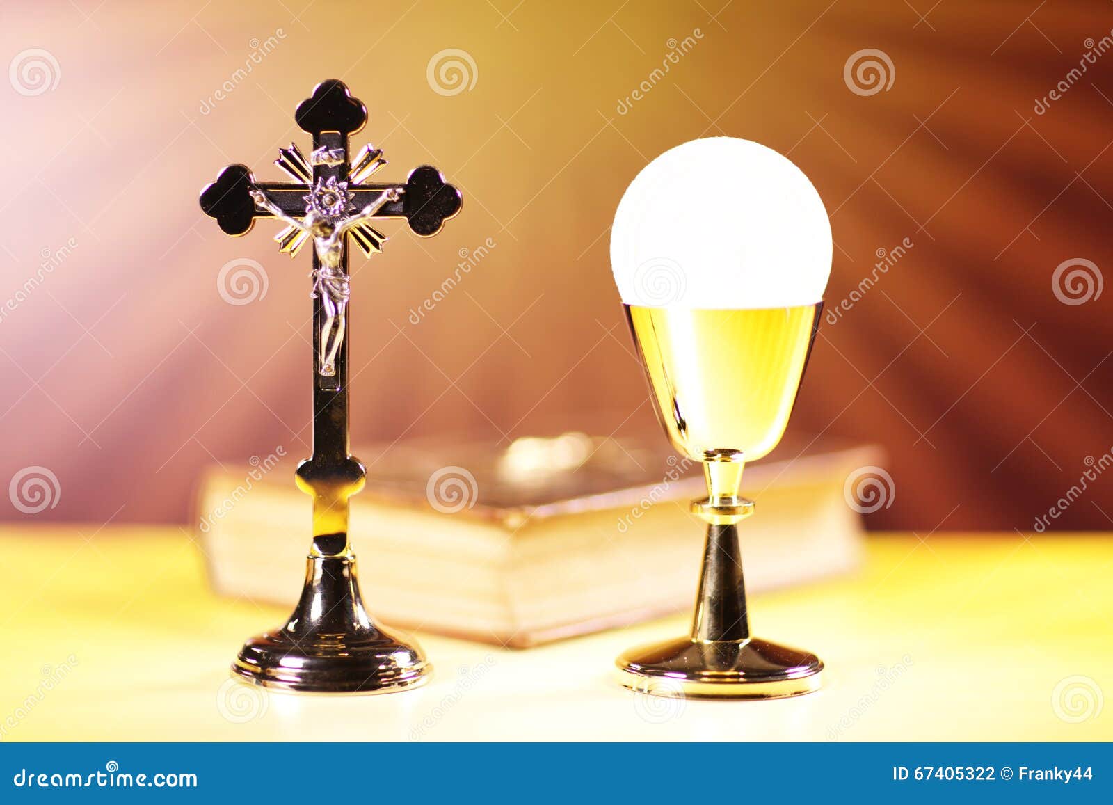Godsdienst stock foto. Image of boek, gemeenschap, drank - 67405322