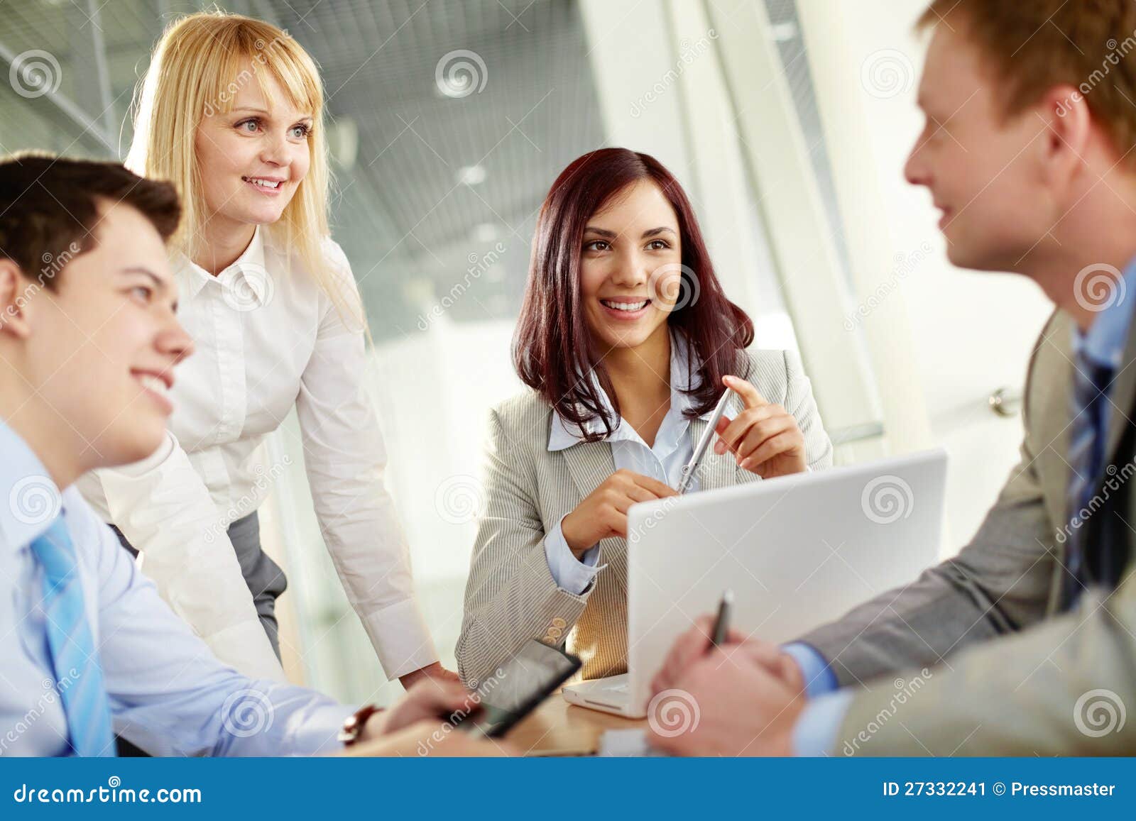 Goed idee stock afbeelding. Image of vergadering, computer - 27332241