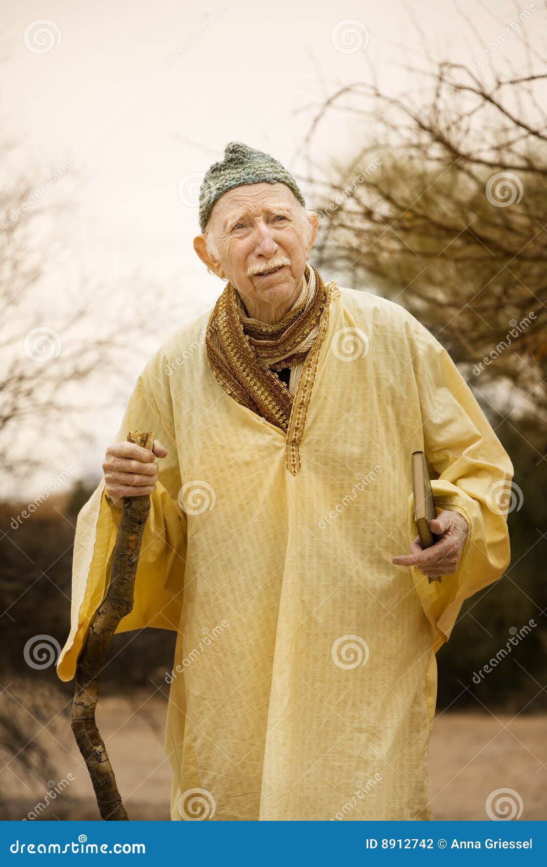 Goeroe in de woestijn stock foto. Image of godsdienstig - 8912742