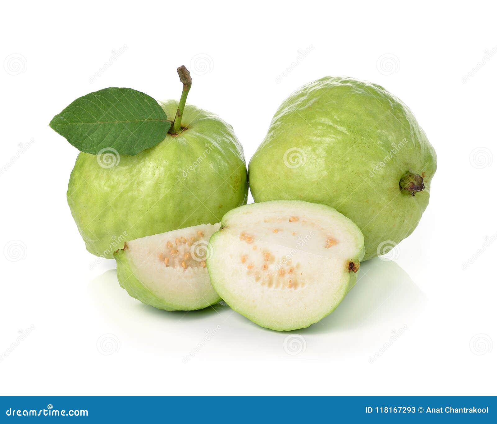 Goiaba Isolada No Fundo Branco Imagem de Stock - Imagem de verde ...