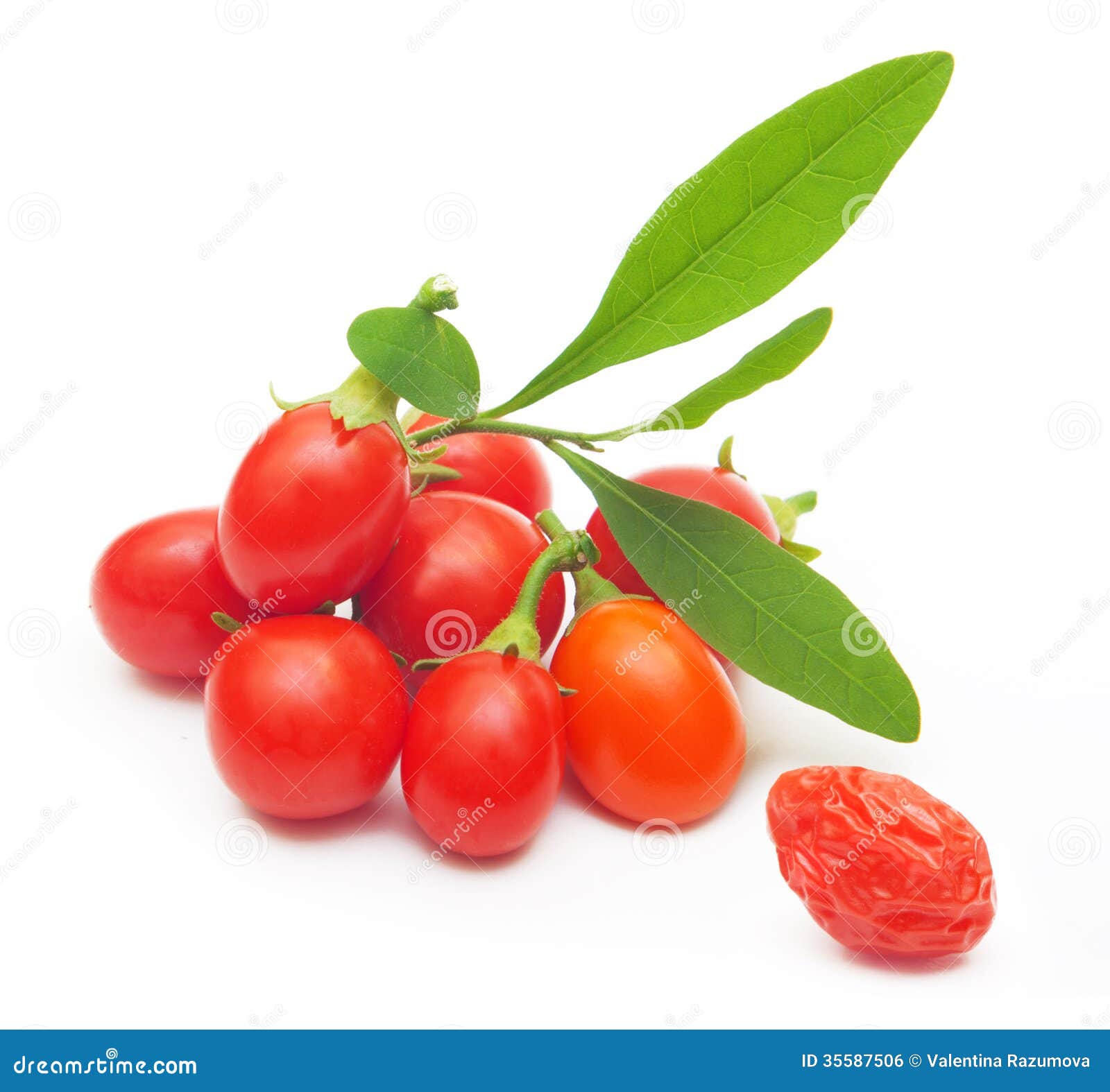 Goji-Beere lokalisiert stockfoto. Bild von vitamin, chinesisch - 35587506