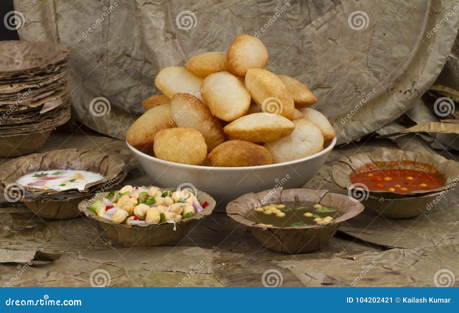 Gol Gappa image stock. Image of mangé, savoureux, causerie - 104202421
