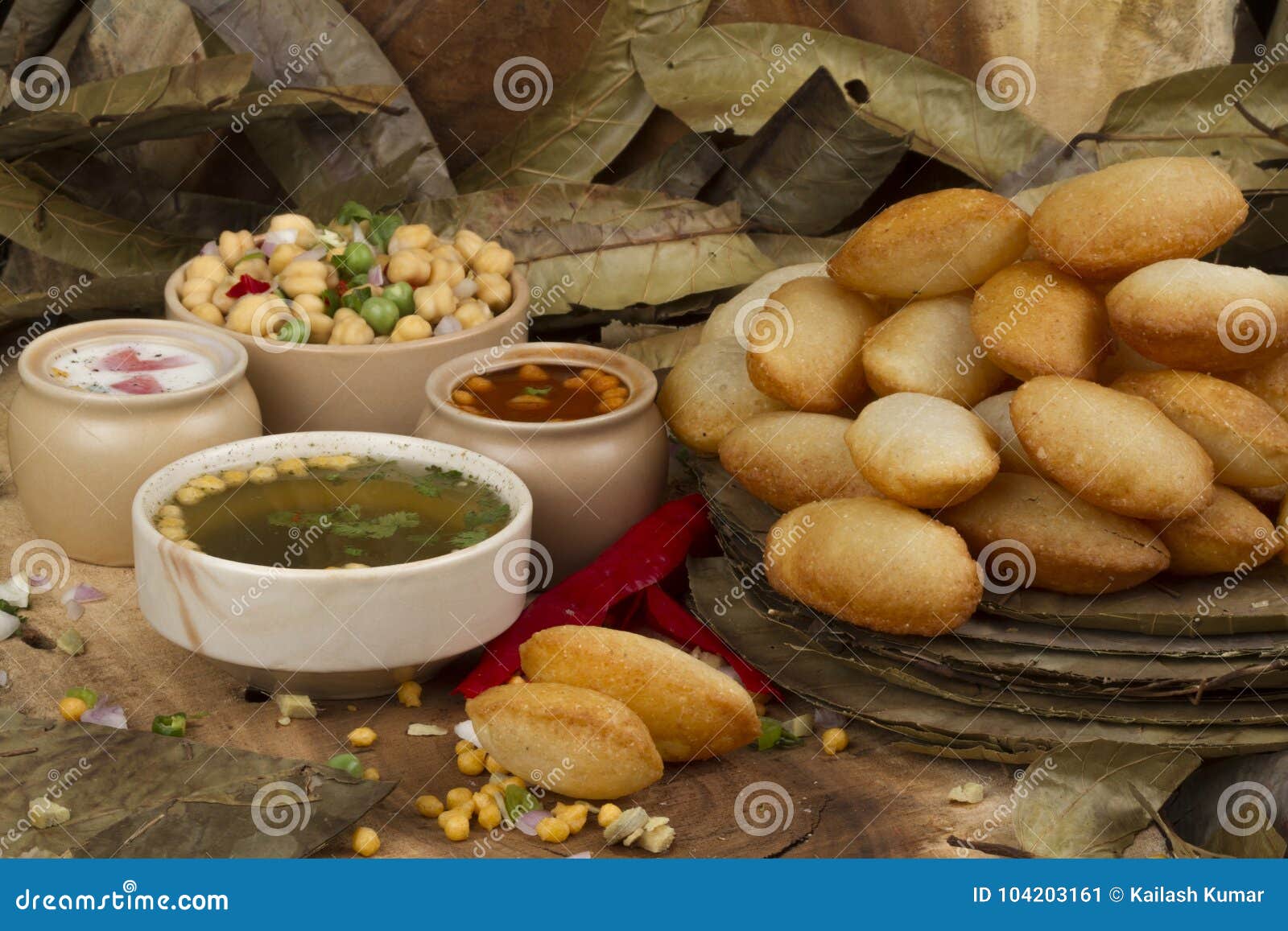 Gol Gappa immagine stock. Immagine di rosso, sfera, cavità - 104203161