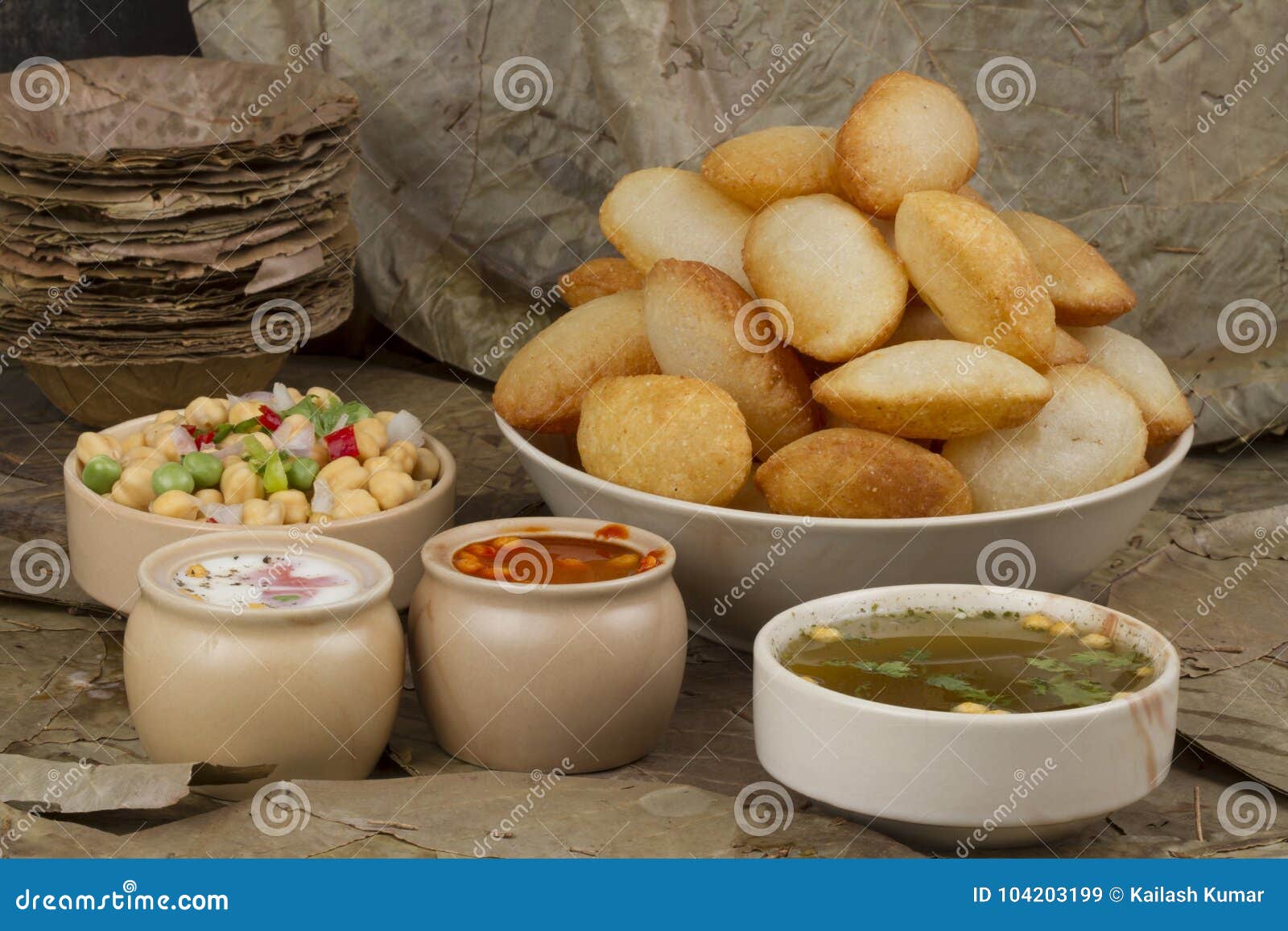 Gol Gappa stockbild. Bild von brot, teig, gebraten, kichererbsen ...