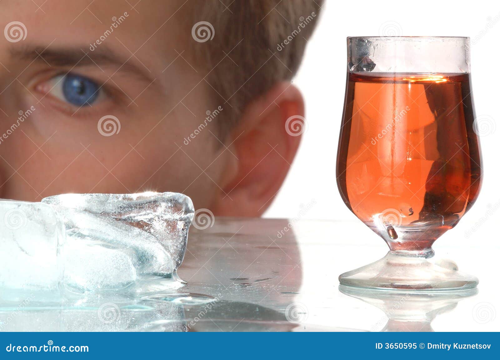 Gold Alcohol Drink with Ice Stock Image - Image of elegance, libation ...