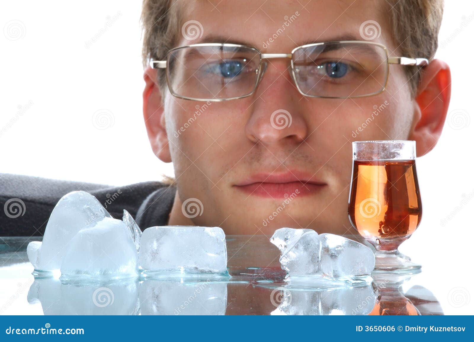 Gold Alcohol Drink with Ice Stock Photo - Image of liquid, elegance ...