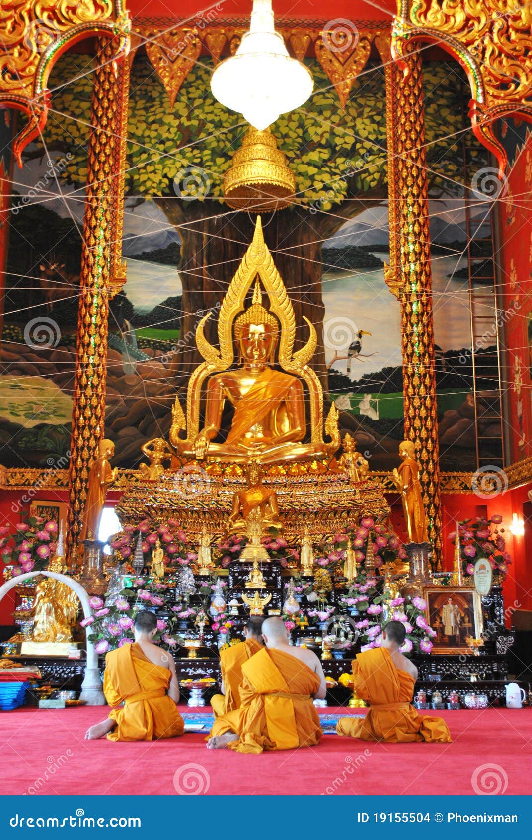 Gold buddha statue editorial stock image. Image of beautiful - 19155504