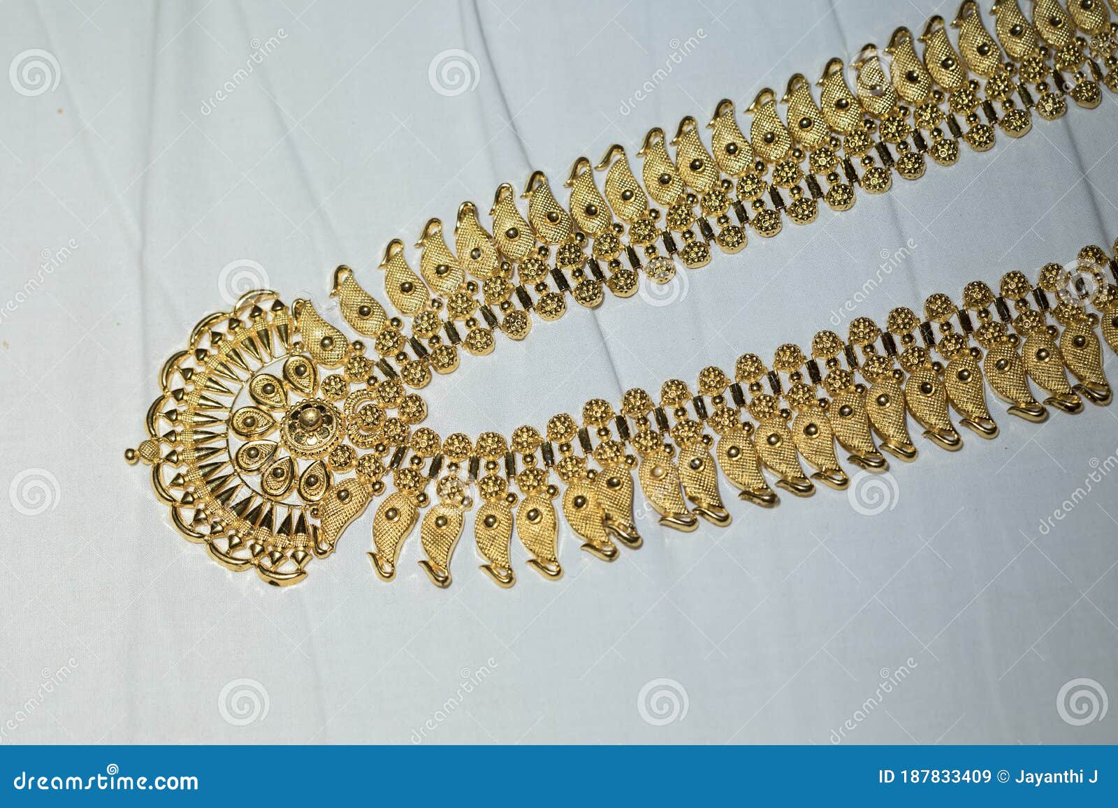 Gold Chain on White Background Stock Image - Image of jewellery, design ...