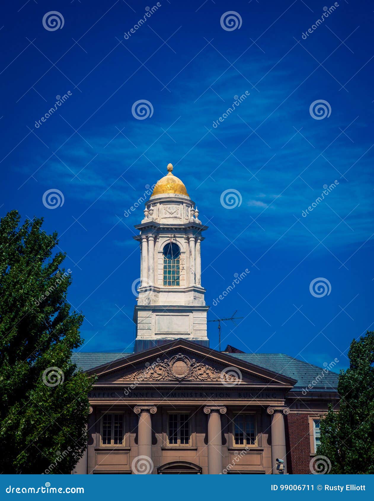 Gold dome boston stock image. Image of massachusetts - 99006711