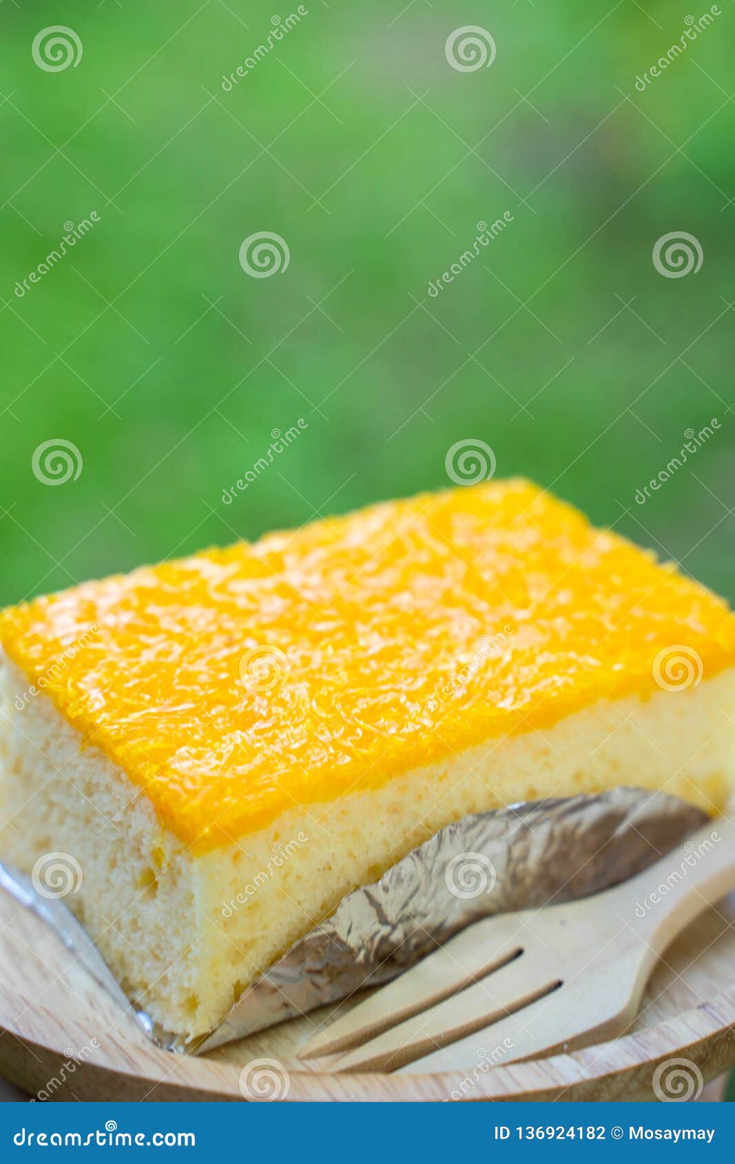 Gold egg yolk thread cakes stock photo. Image of piece - 136924182