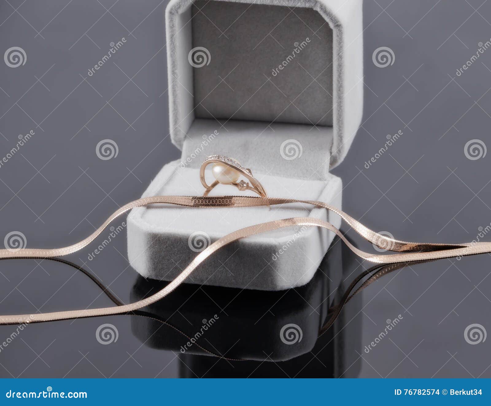 Gold Engagement Ring Gift Box Stock Photo - Image of chain, expensive ...