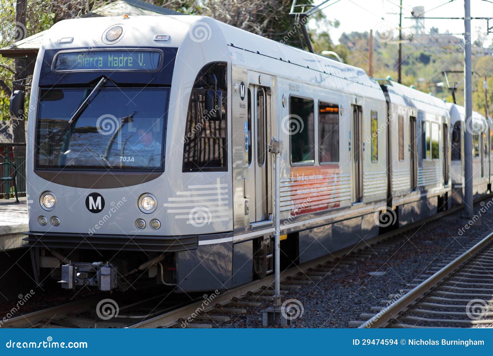 A Gold Line train editorial stock image. Image of metro - 29474594