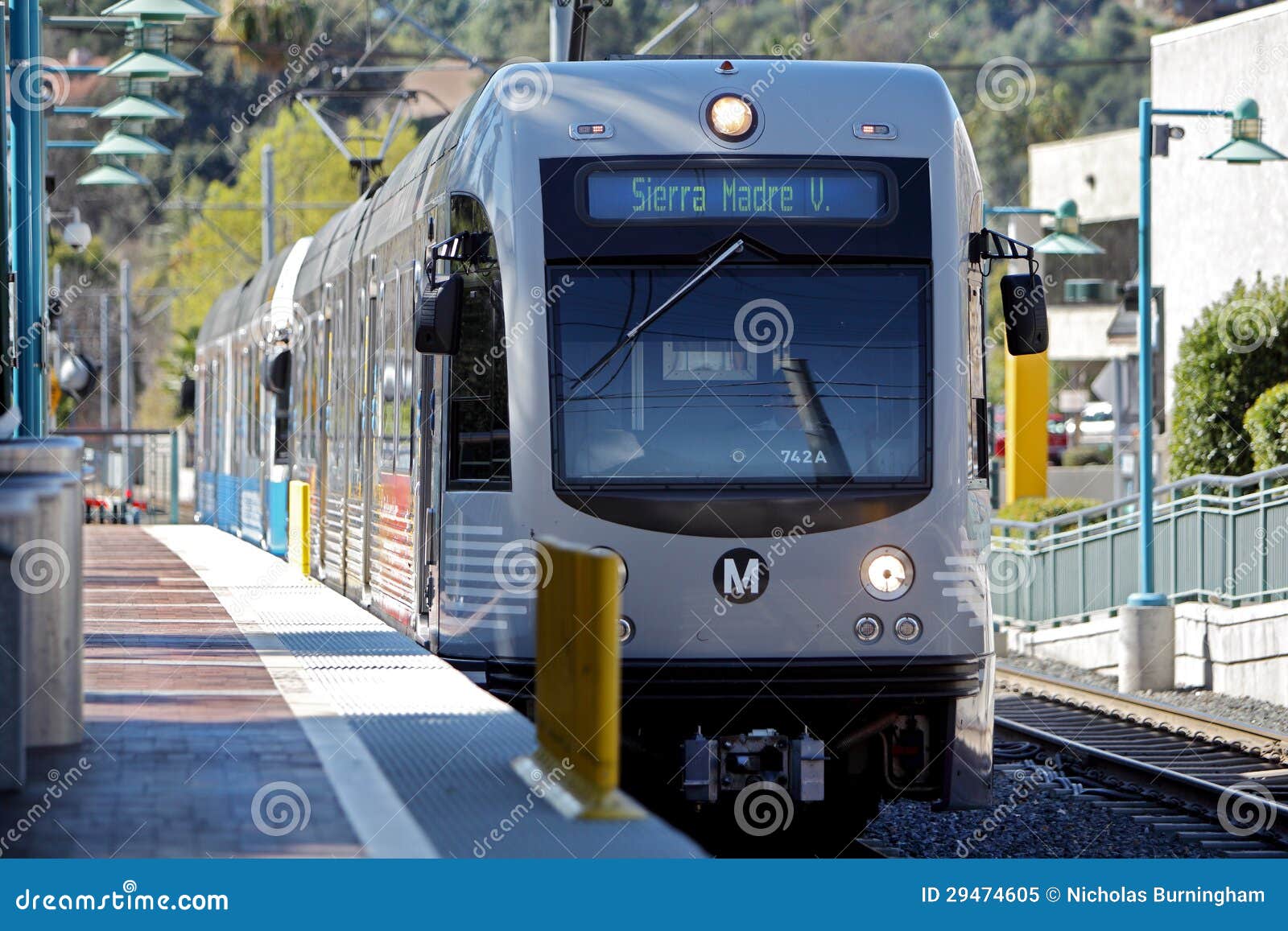 A Gold Line train editorial image. Image of transit, clean - 29474605