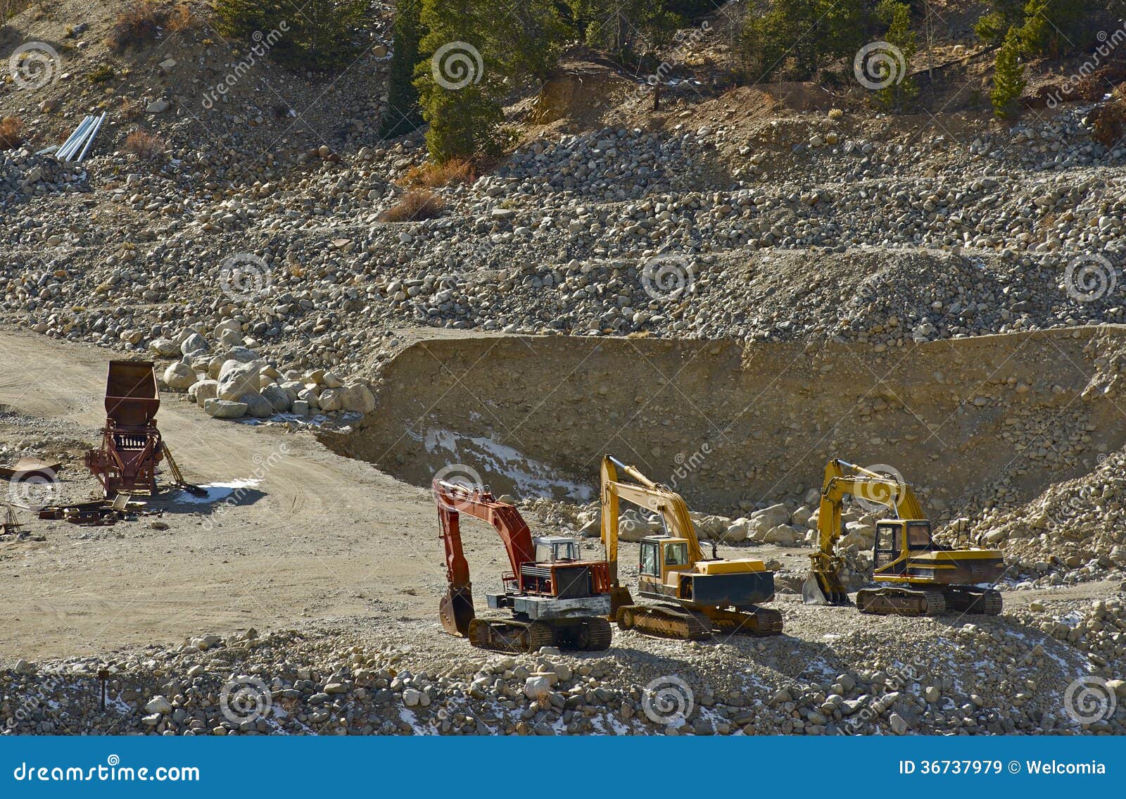 Gold Mine Operation stock image. Image of dredging, machinery - 36737979
