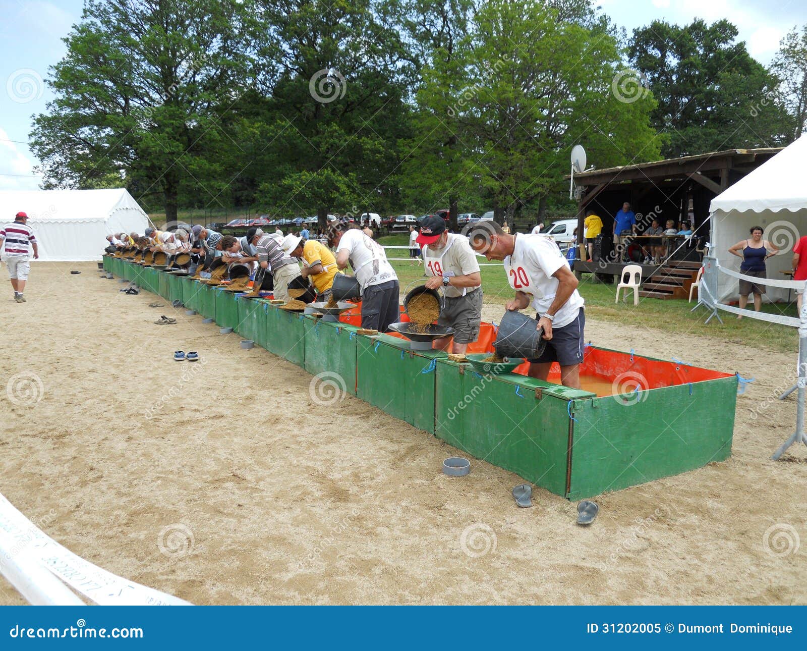 Gold panning competition editorial image. Image of pans - 31202005