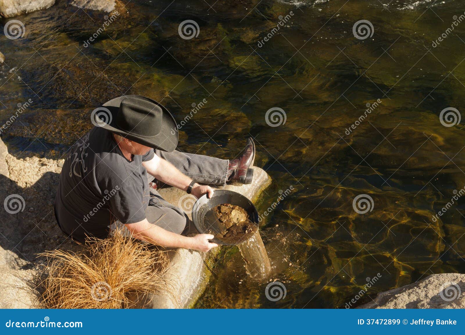 Gold Panning Royalty-Free Stock Photo | CartoonDealer.com #6651495