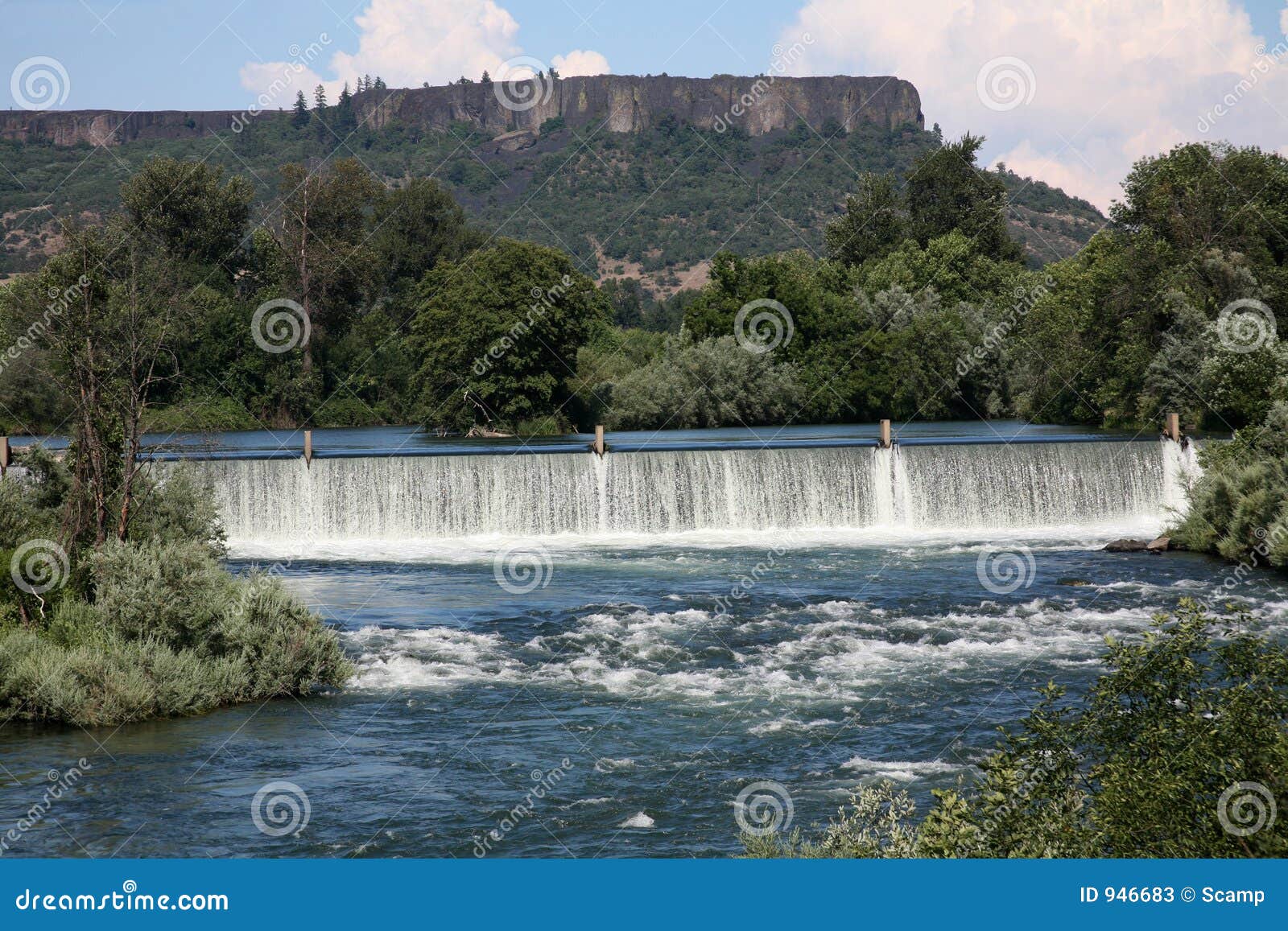 Gold Ray Dam - Oregon stock image. Image of waterfall, rogue - 946683