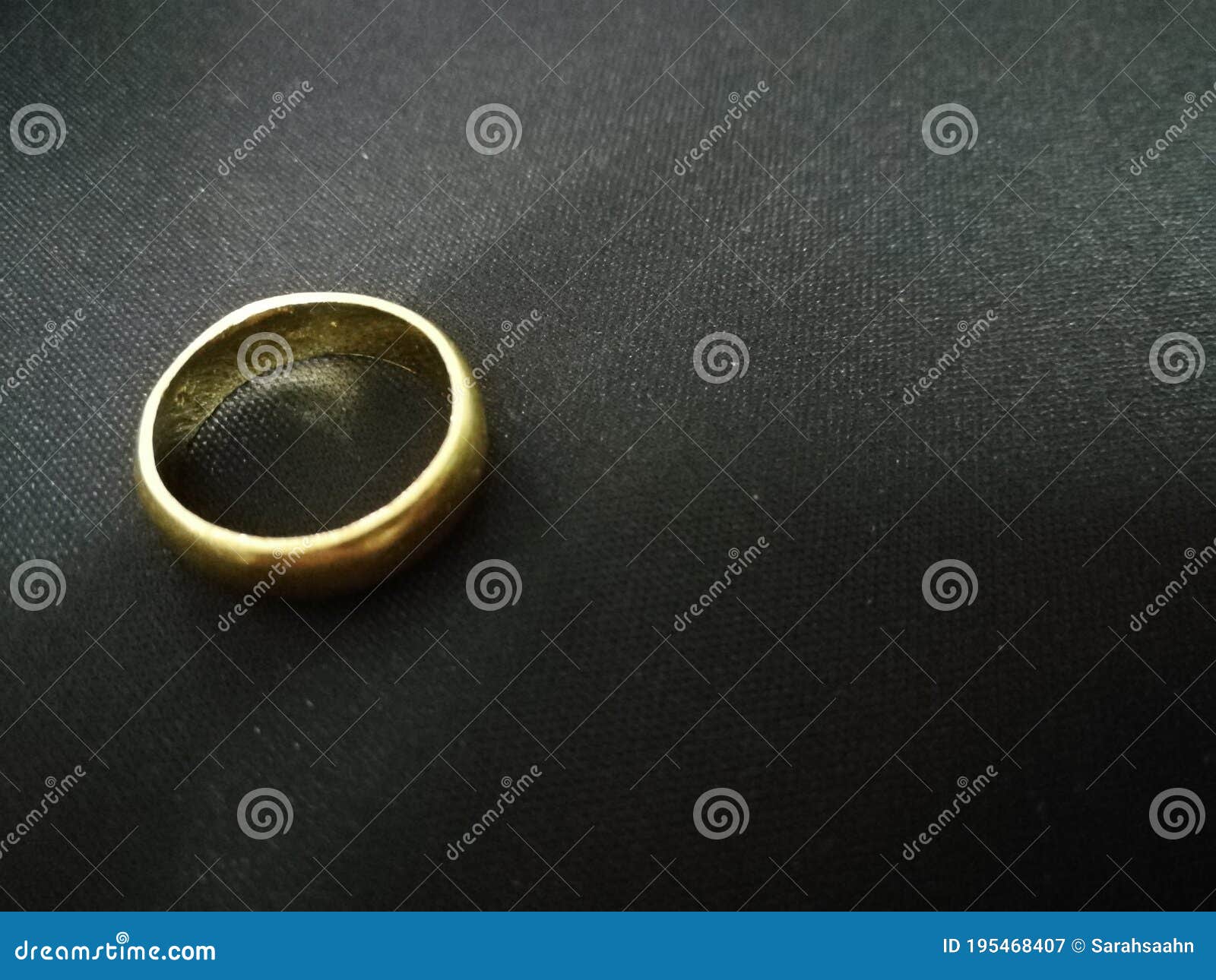A Gold Ring on Black Background Stock Image - Image of circle, wedding ...