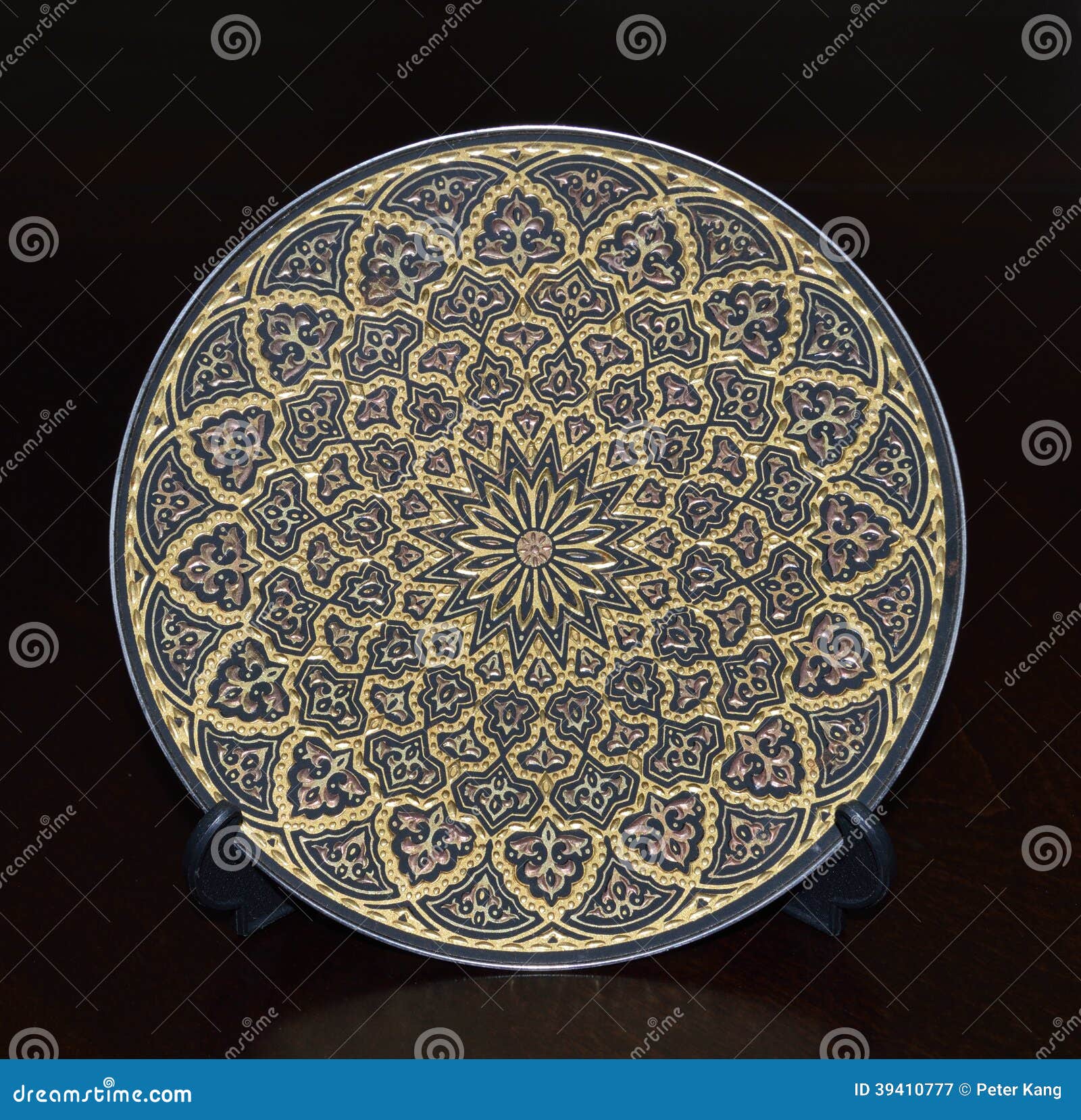 Gold Sapphire Circular Plate Stock Image - Image of fleurs, stand: 39410777