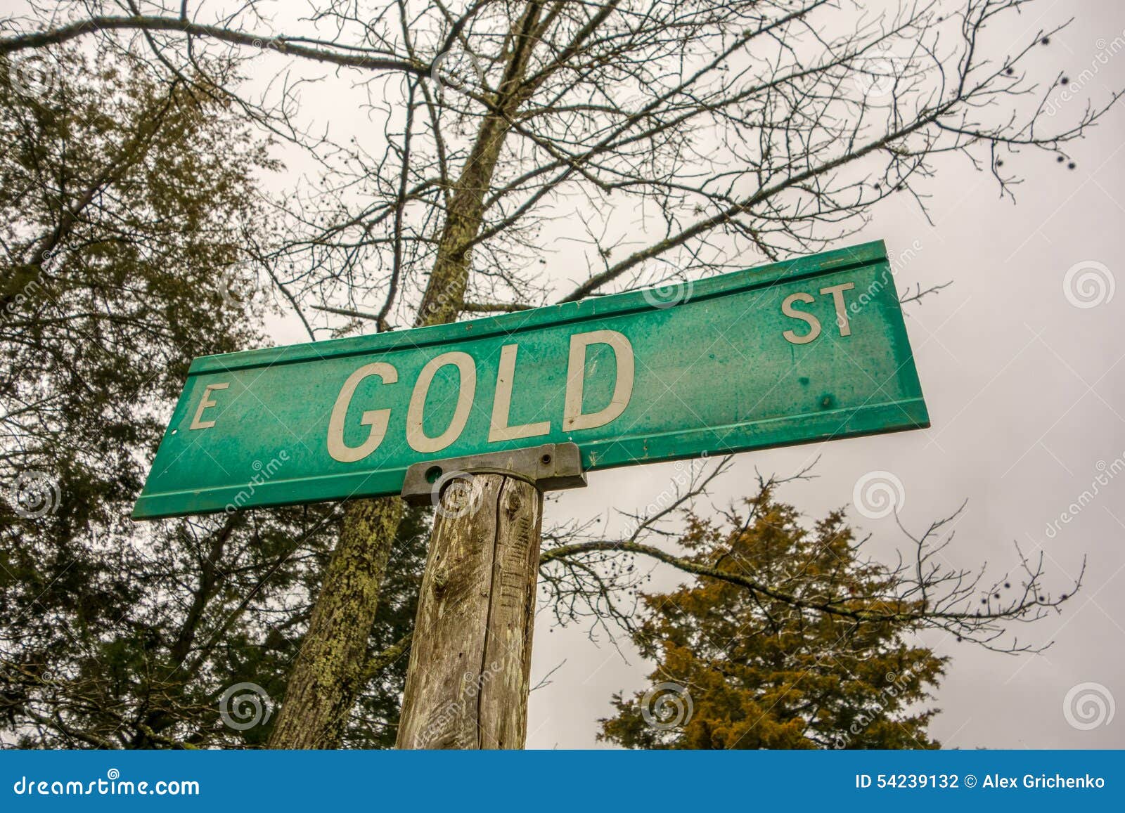 Gold street green sign stock photo. Image of goldt, metal - 54239132