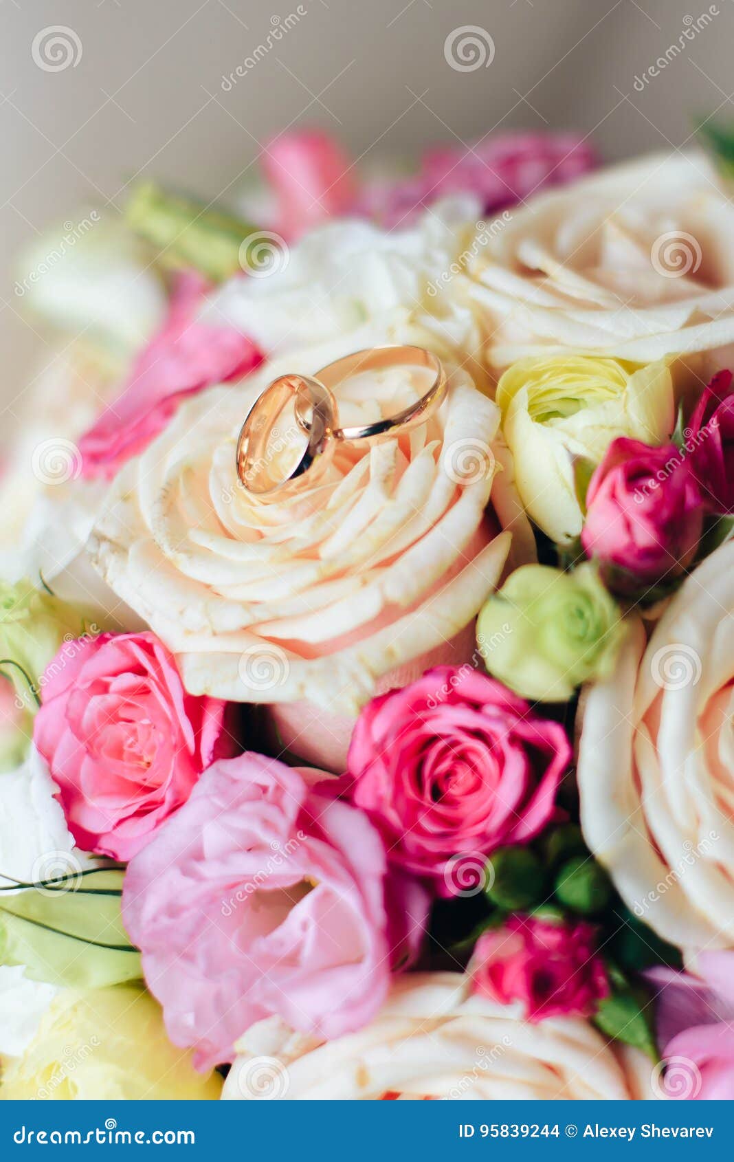 Gold Wedding Rings on Bride`s Bouquet Stock Photo - Image of golden ...