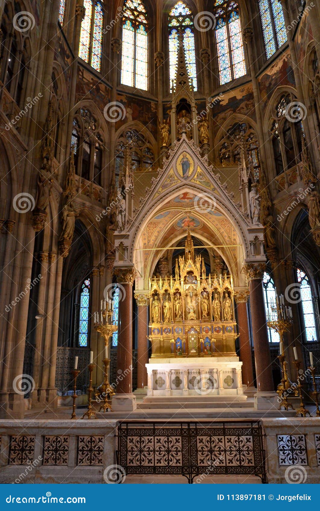 Golden Altar in a Cathedral in Vienna Editorial Photo - Image of ...