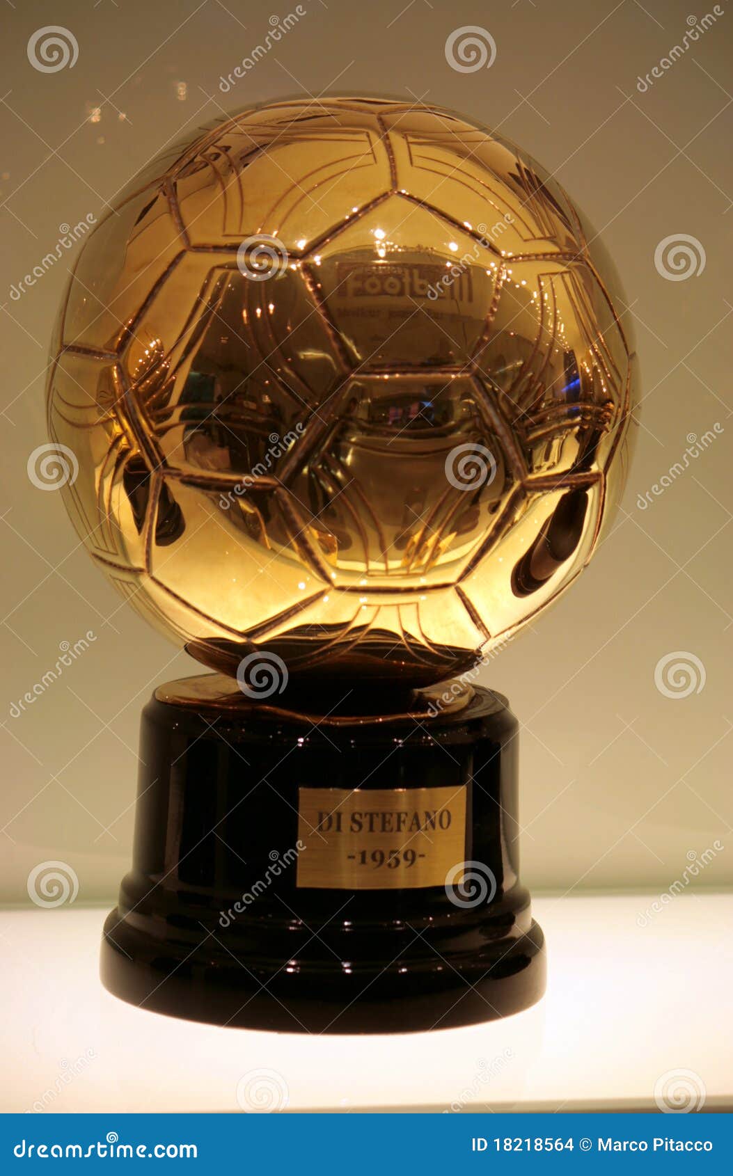 Golden Ball Stock Photography | CartoonDealer.com #35721128