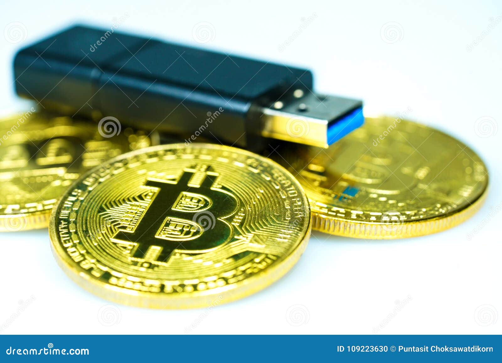 Golden Bitcoin and USB Flash Drive Stock Photo - Image of blockchain ...