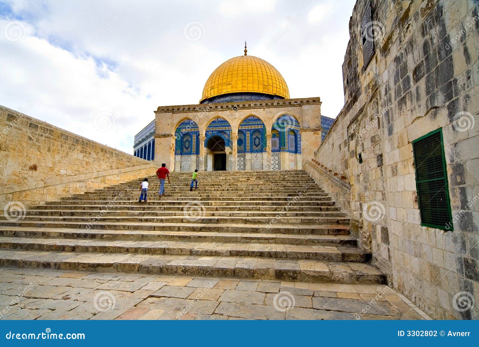 Golden Dome Mosque (Jerusalem) Editorial Photography - Image of column ...