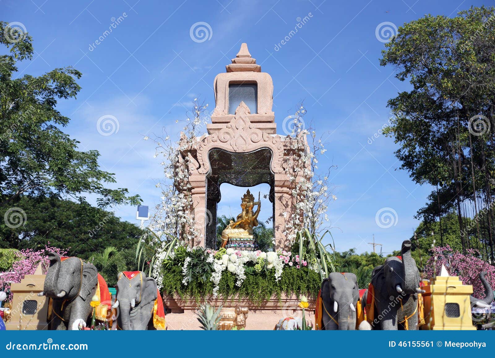 The Golden Four-faced Brahma (Phra Phrom). Stock Image - Image of ...