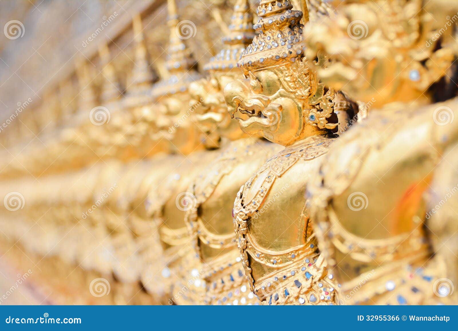 Golden garuda sculpture stock photo. Image of golden - 32955366