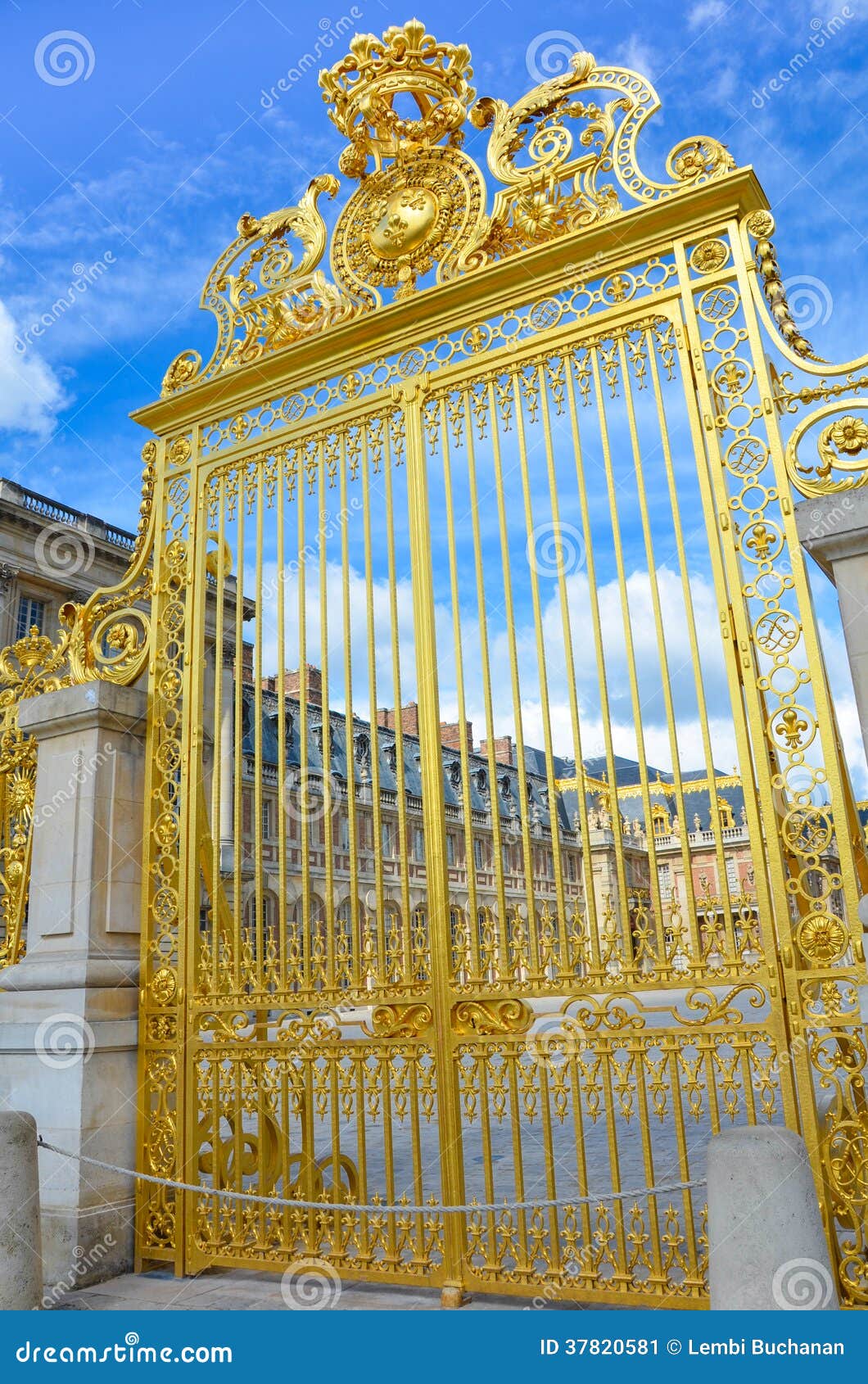 Golden Gate at Chateau De Versailles Editorial Photo - Image of sunny ...
