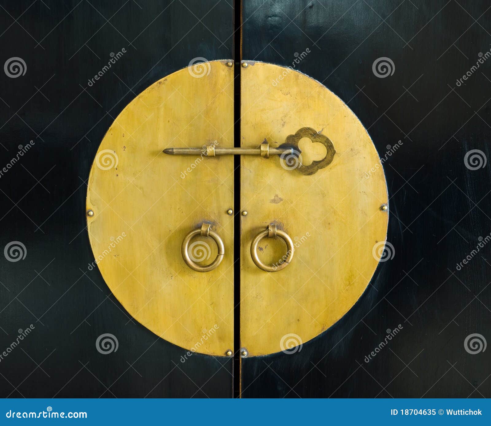Golden Key In The Cabinet Door Stock Image - Image of cupboard, circle ...