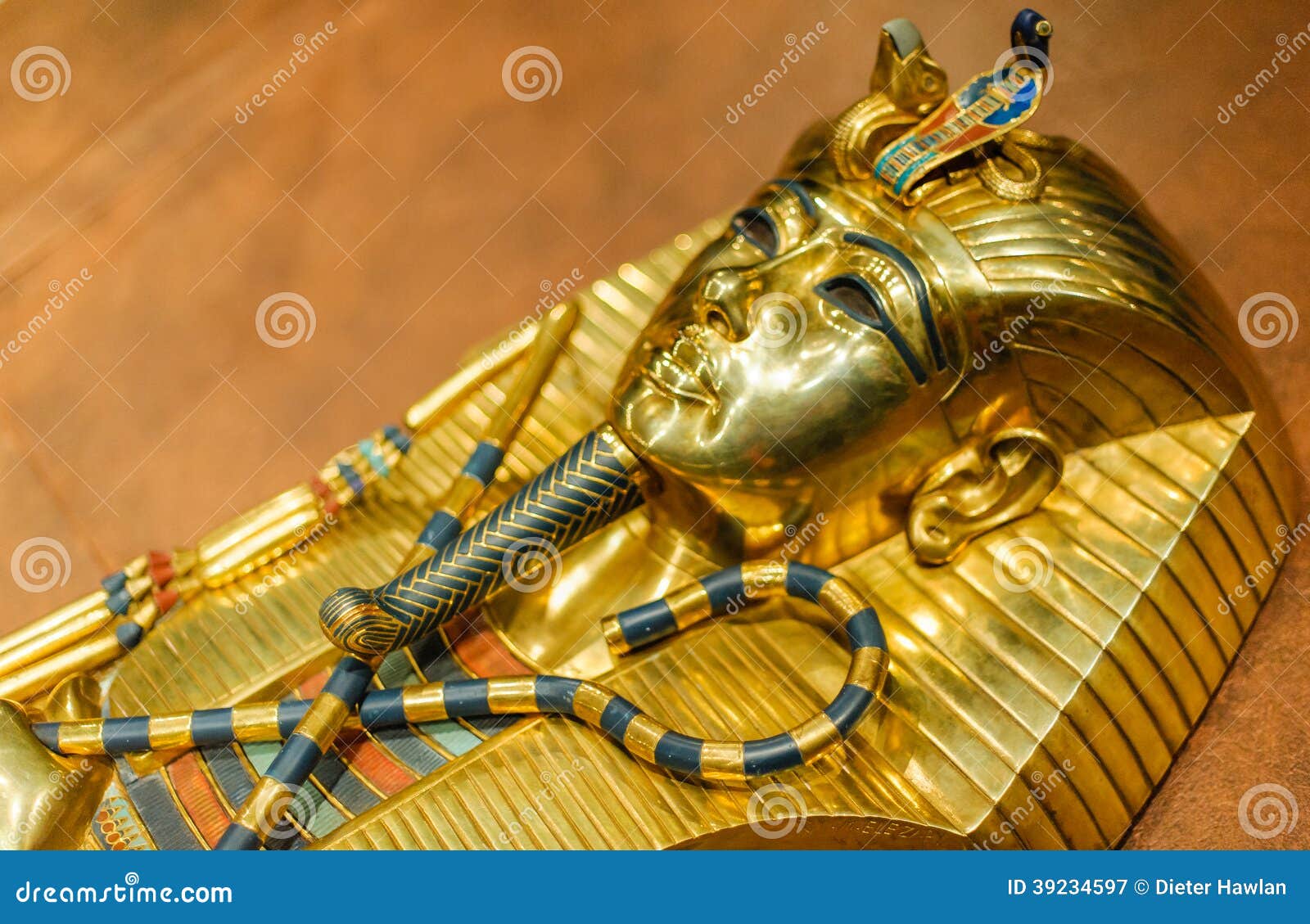 Golden Mask of Tutankhamun editorial photography. Image of tutankhamun ...