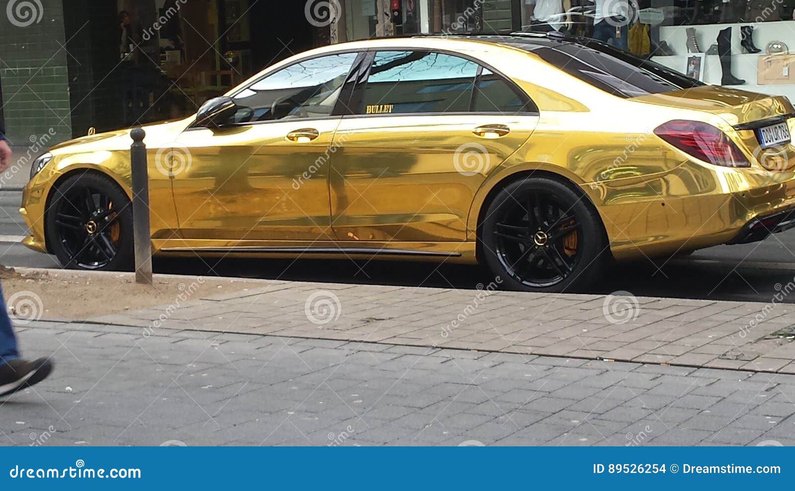 Golden Mercedes editorial stock image. Image of money - 89526254