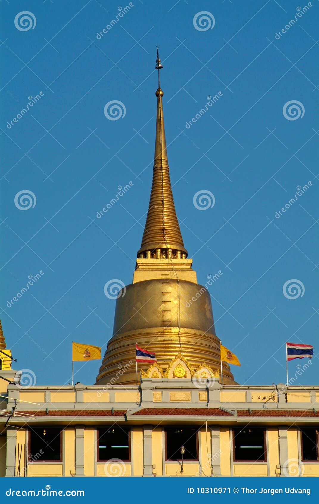 The Golden Mount in Bangkok Stock Image - Image of golden, pagoda: 10310971
